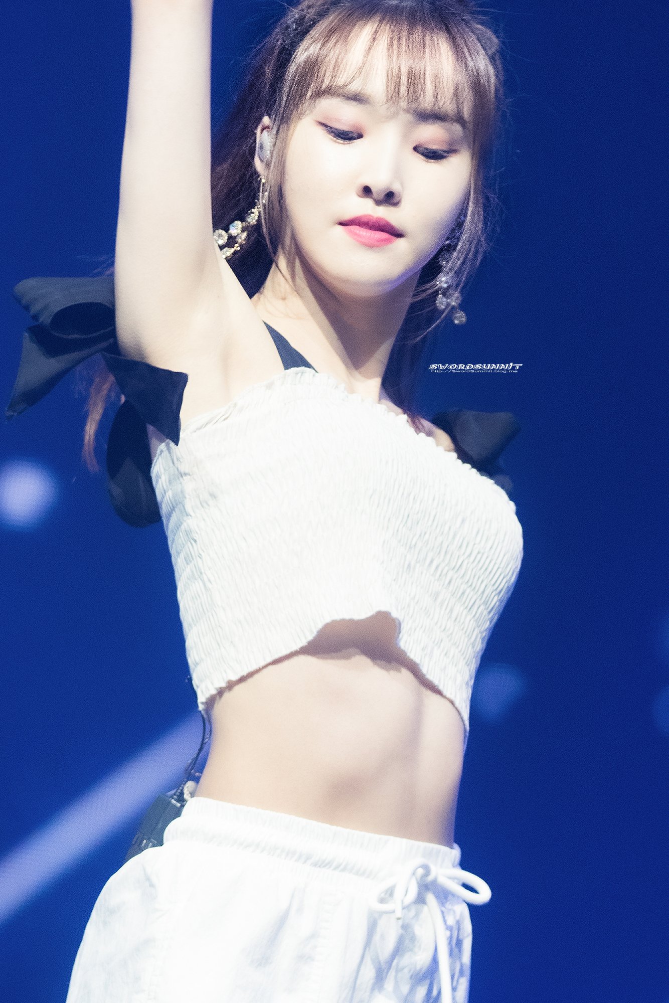 Stunning Yuju! | Scrolller