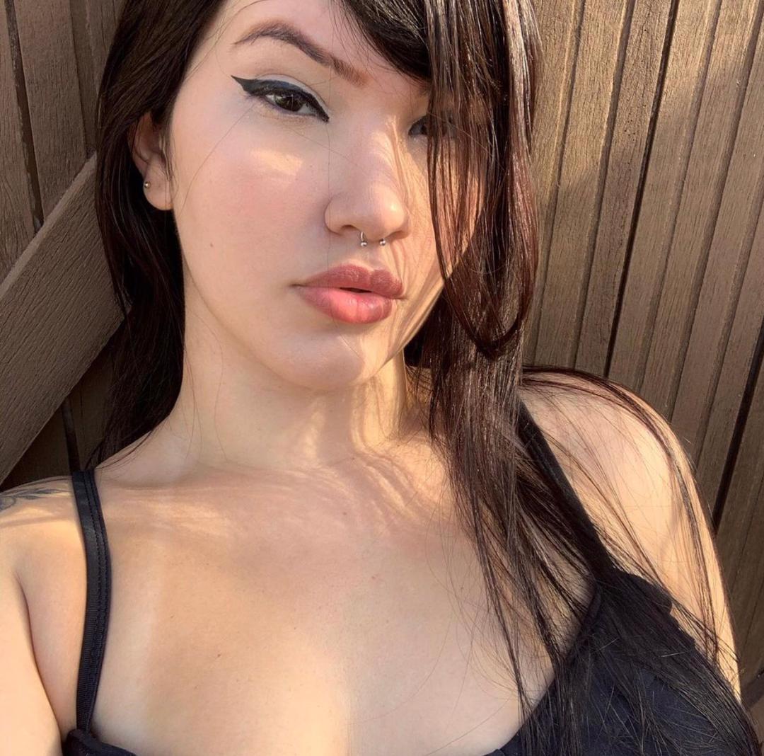 Can i be your mistress 😍 | Scrolller