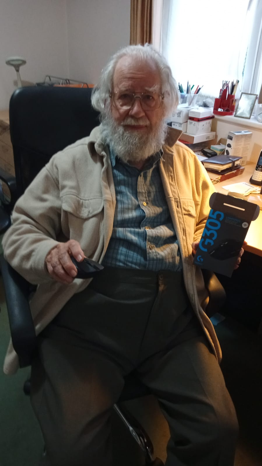 Successfully Convinced My Grandpa To Join The G305 Gang Scrolller