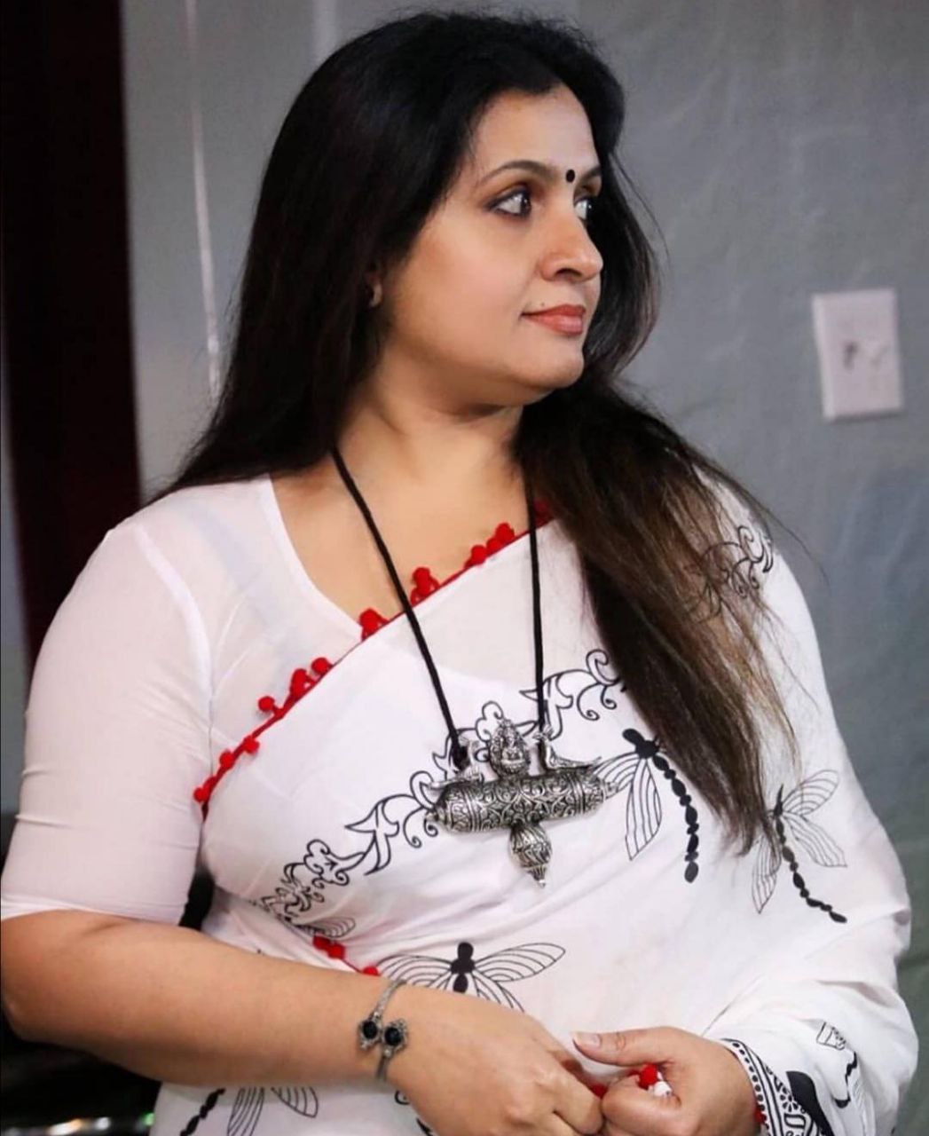 Suchitra aunty: now we know black is her favorite colour | Scrolller