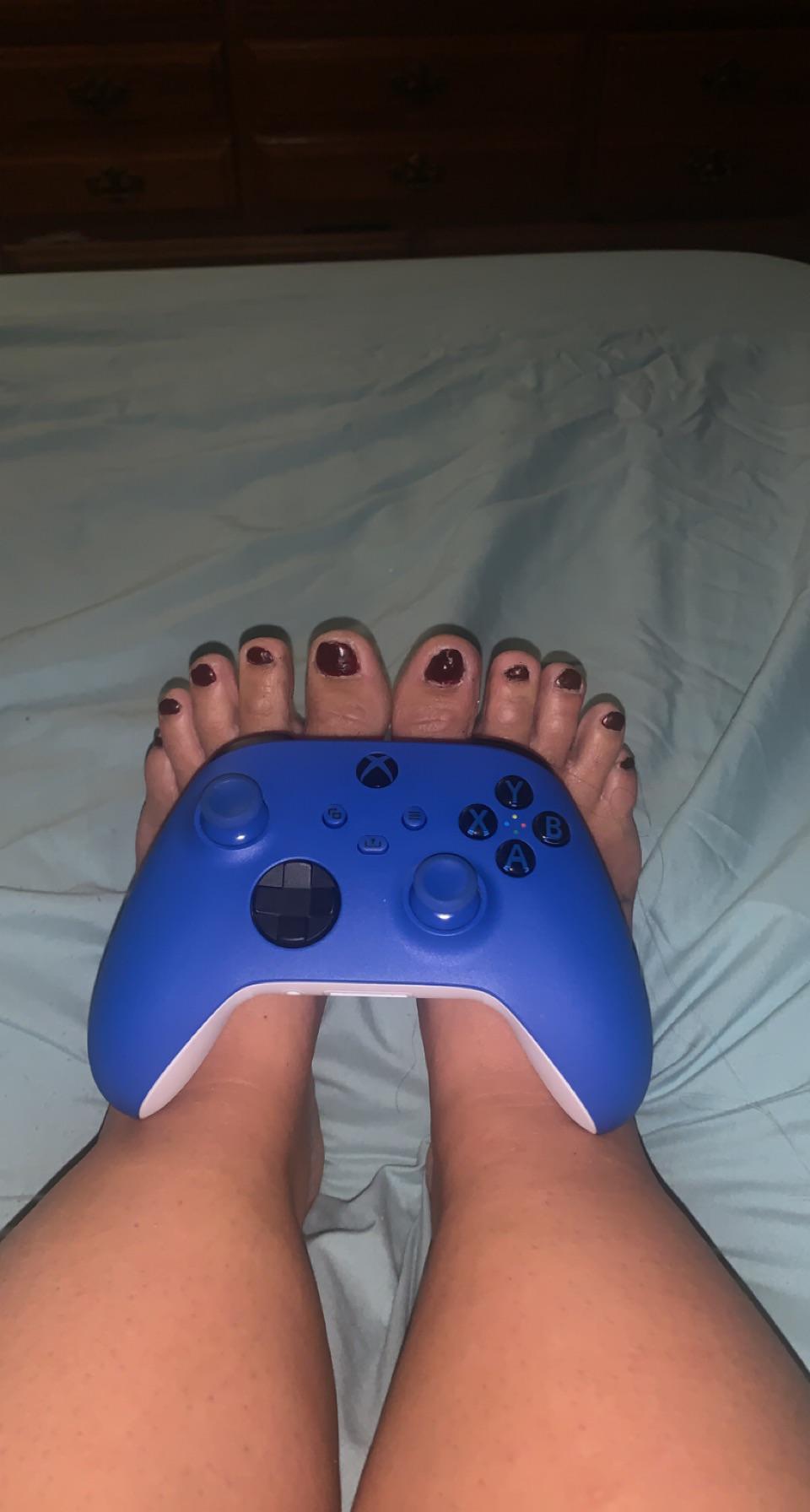 Suck my toes while i play call of duty | Scrolller