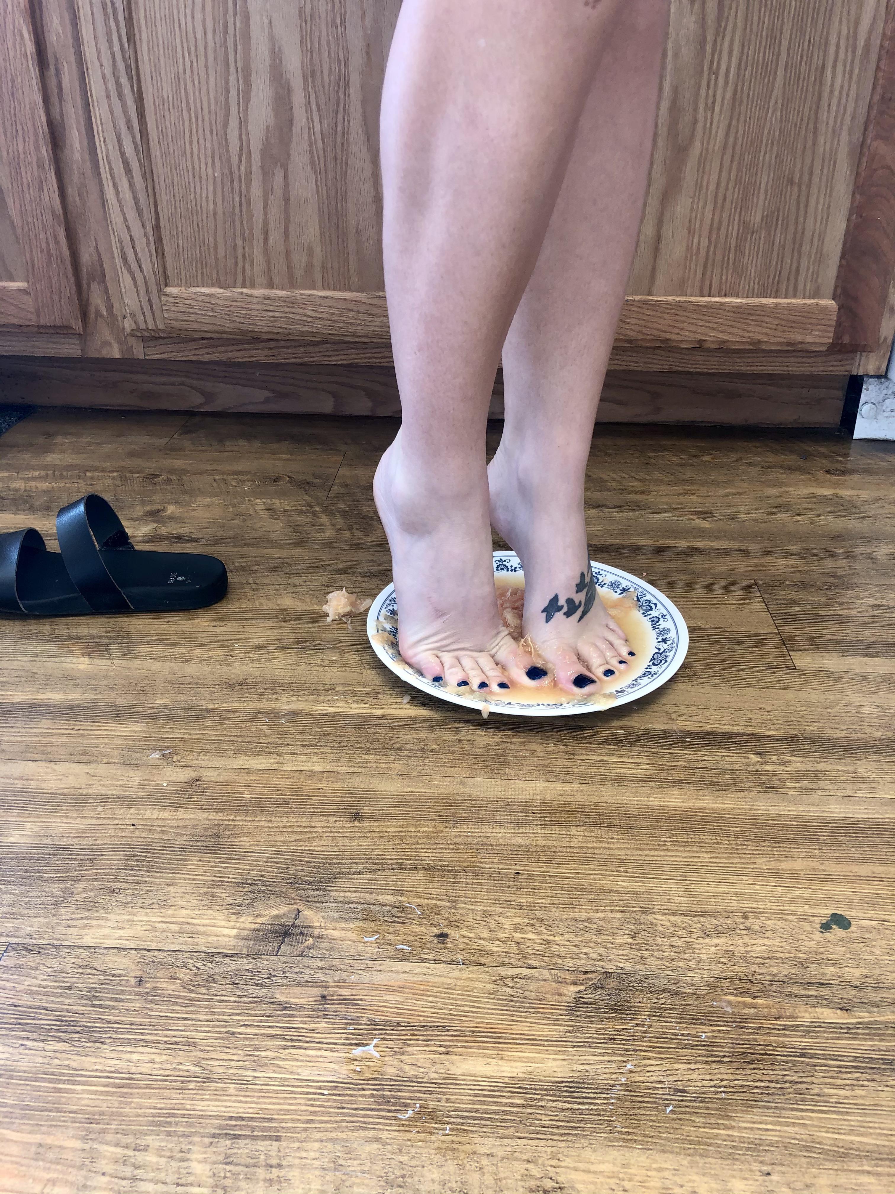 Suck the juice off my toes | Scrolller