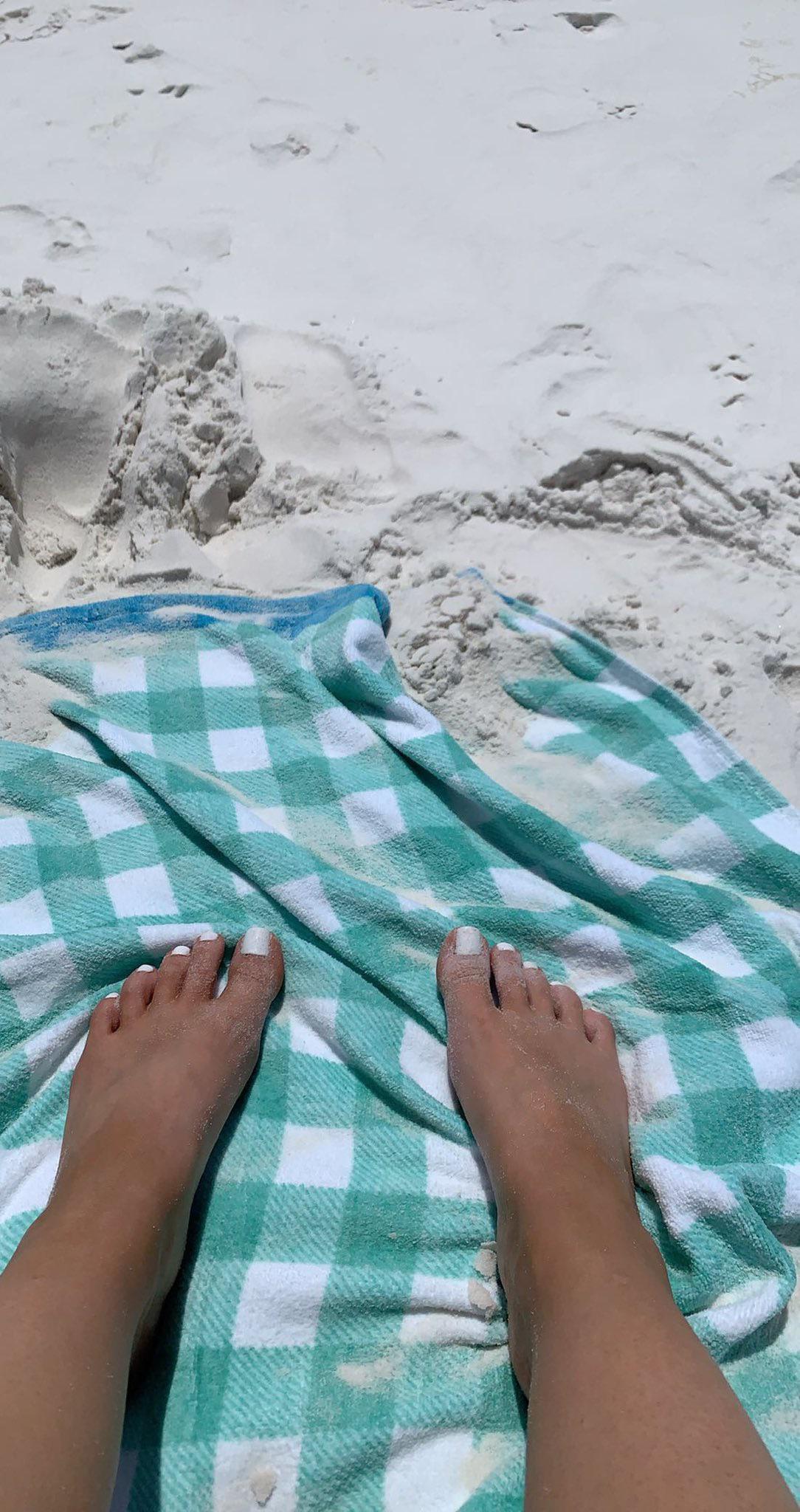 Suck the sand off | Scrolller