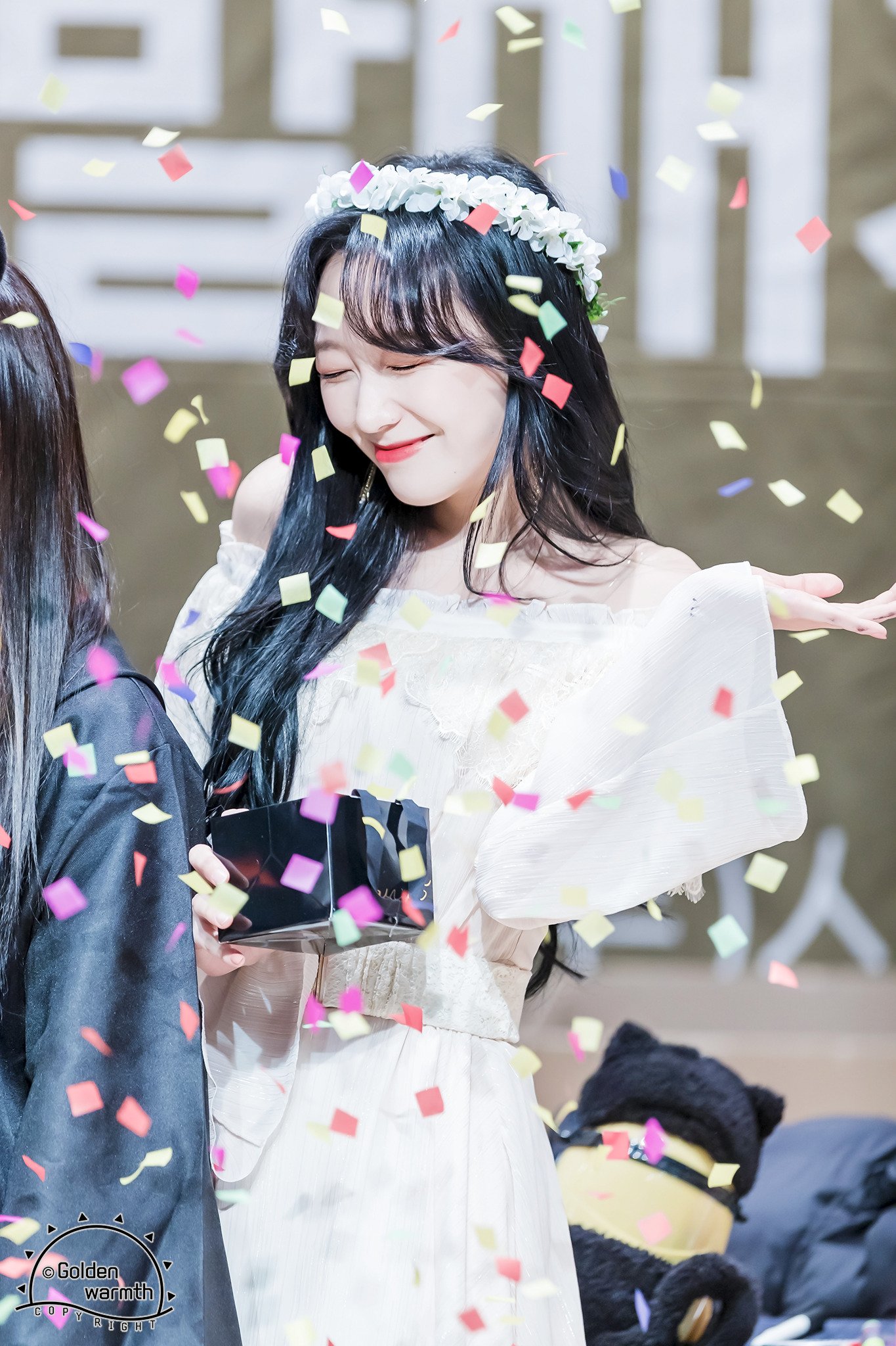 Sujeong confetti 🥳 | Scrolller