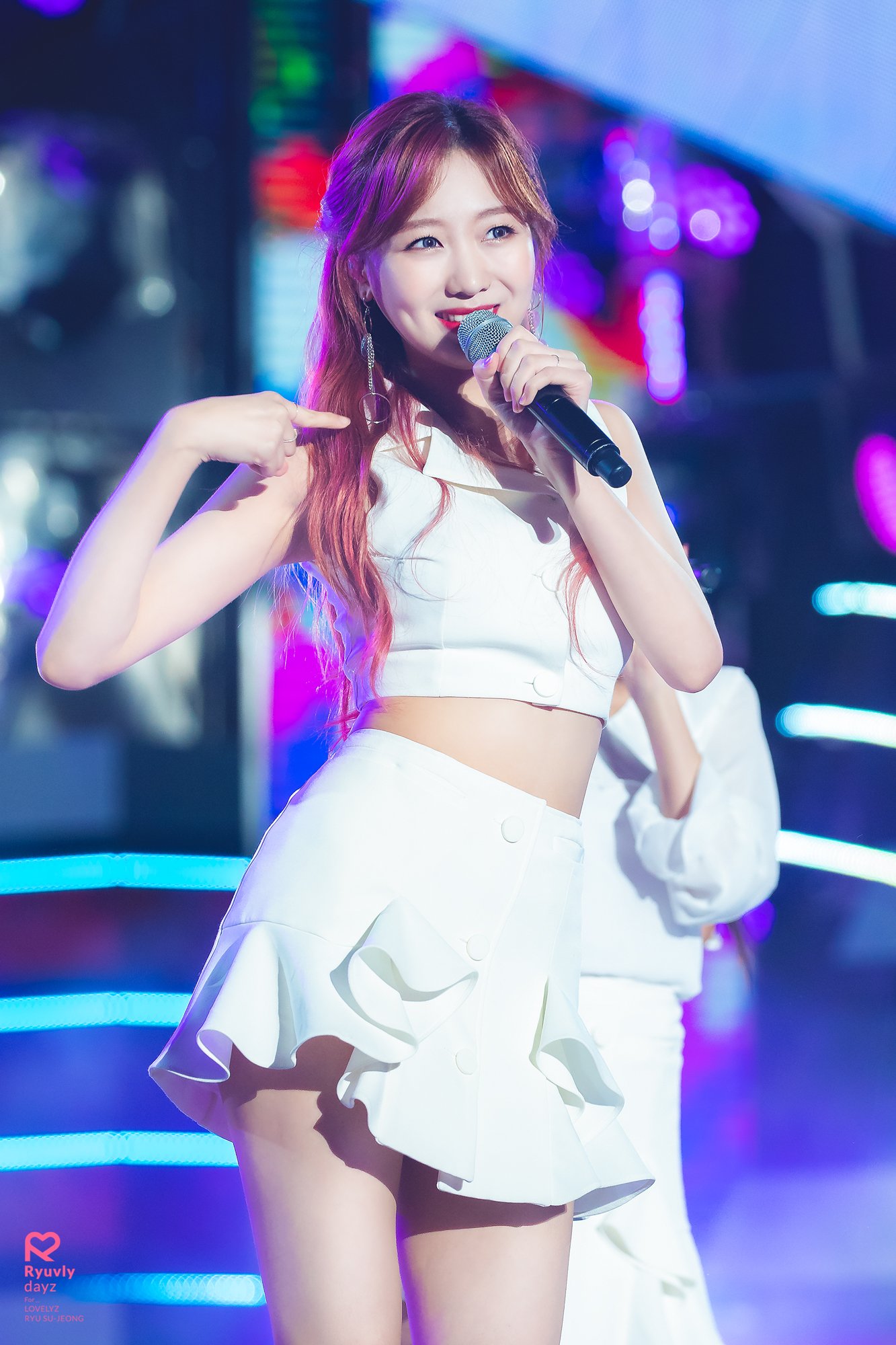 Sujeong in white | Scrolller