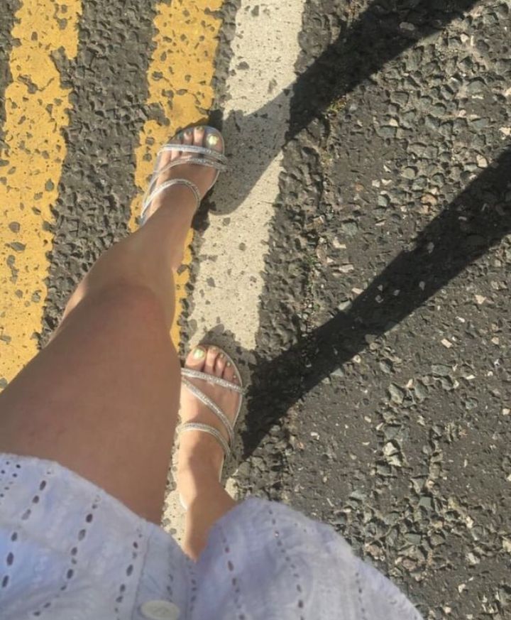 Sunday stroll 🌞💖 | Scrolller