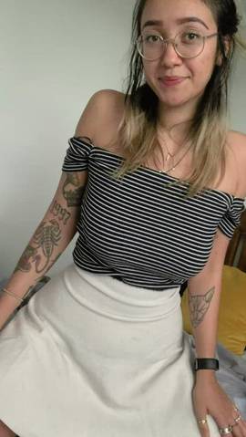 Super hot Reveal by a Cute girl | Scrolller