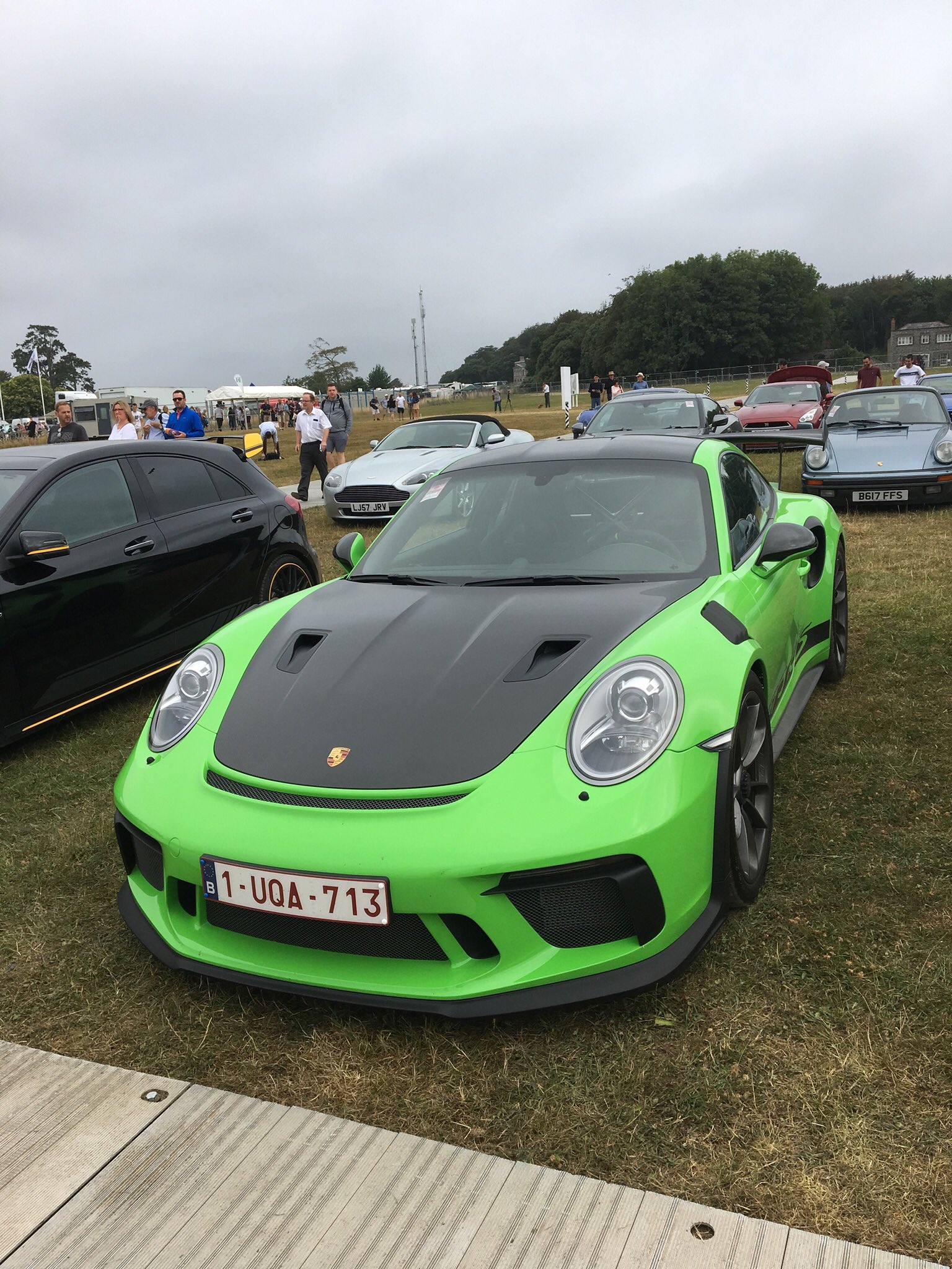 Superhot Lizard Green 911 GT3RS | Scrolller