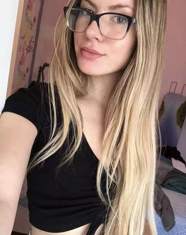 Swap. 25F Wisconsin | Scrolller