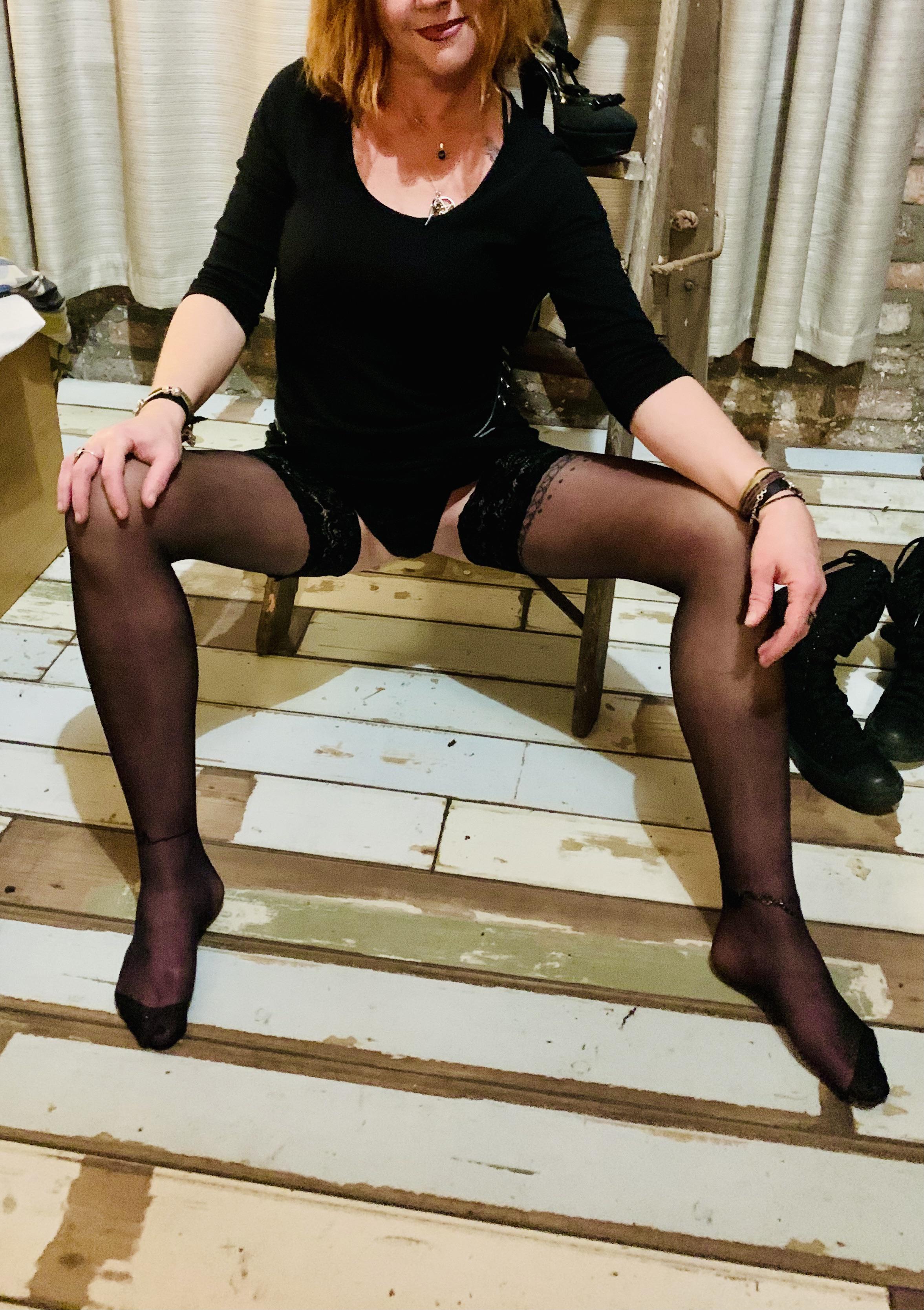 Swinger wife open her legs for you gentlemen | Scrolller