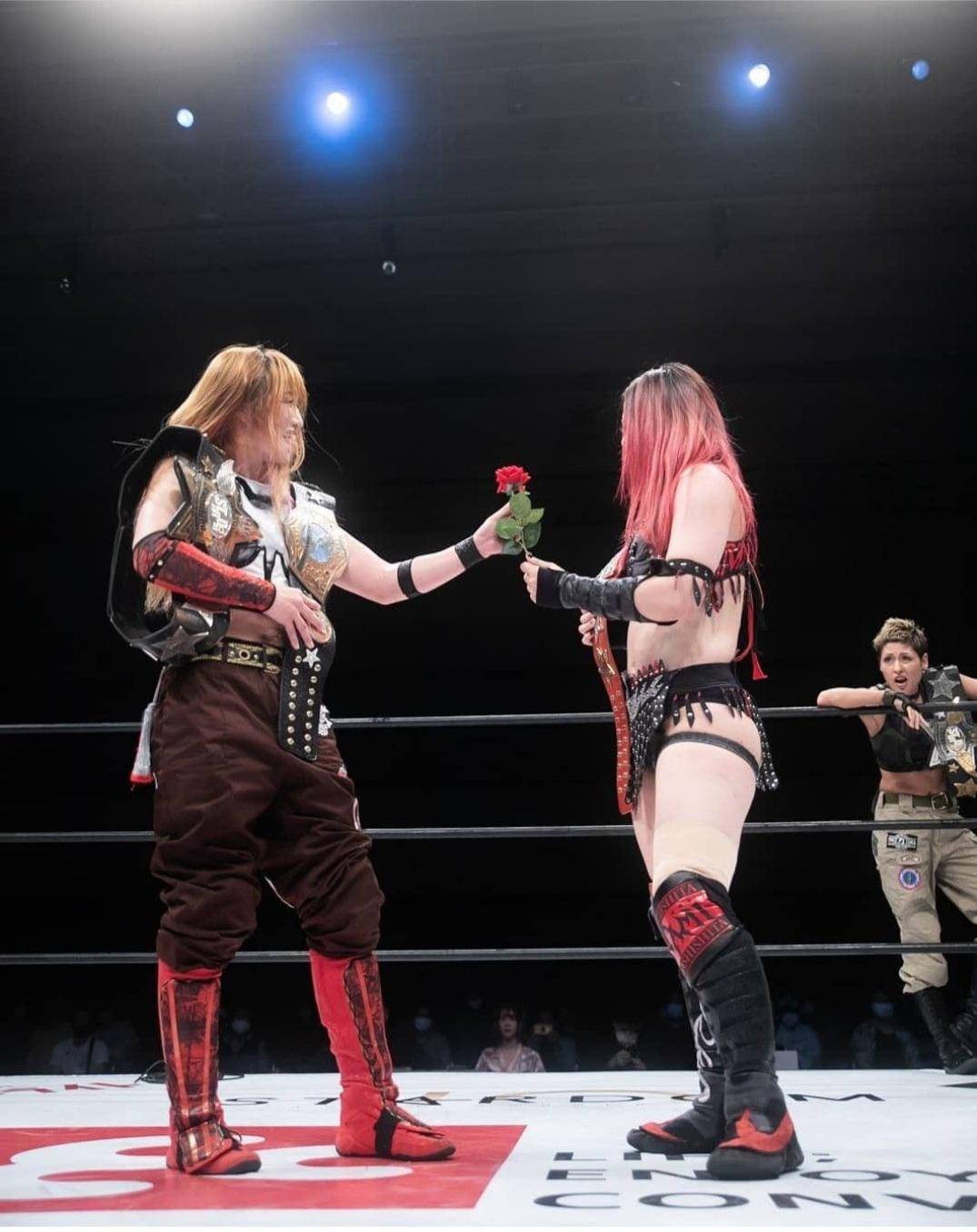 Syuri giving Utami a rose | Scrolller