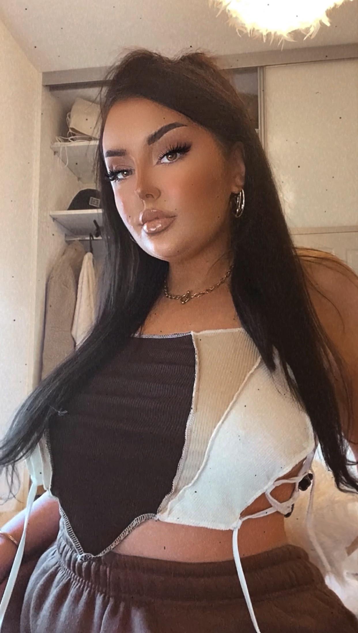 Take her home to meet the fam kinda girl | Scrolller