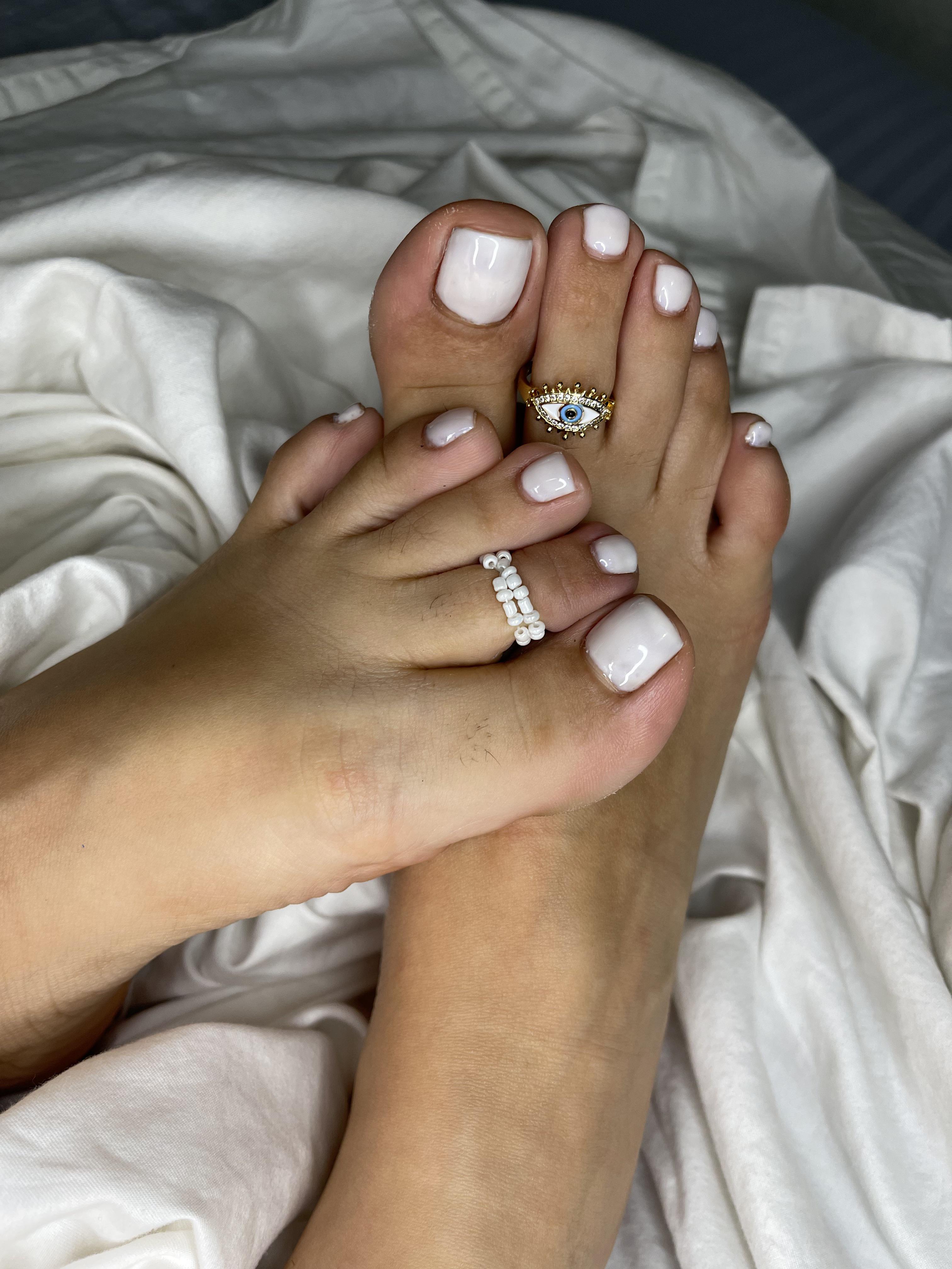 Take my toe rings with your tongue 👅💍 | Scrolller