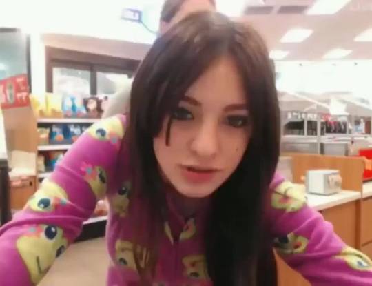 Taking advantage of the empty store | Scrolller