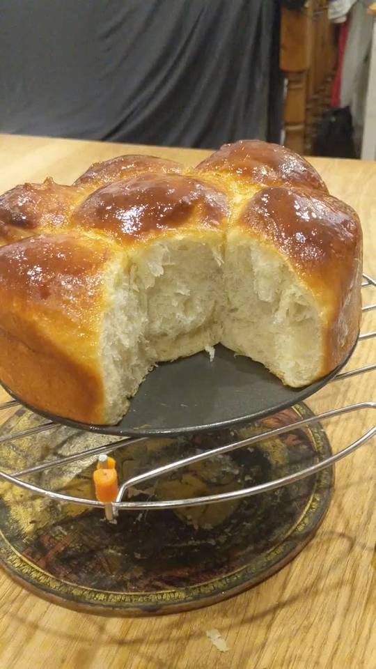 Taking one piece of bread | Scrolller