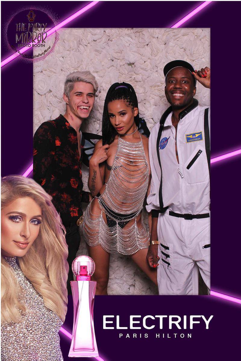 Tanaya Photobooth | Scrolller