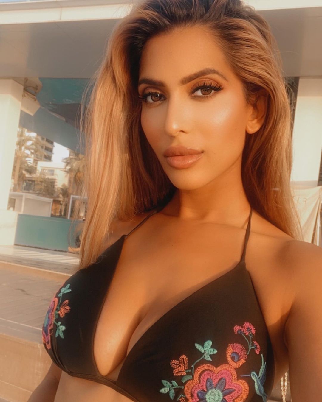 Tasha Tah | Scrolller