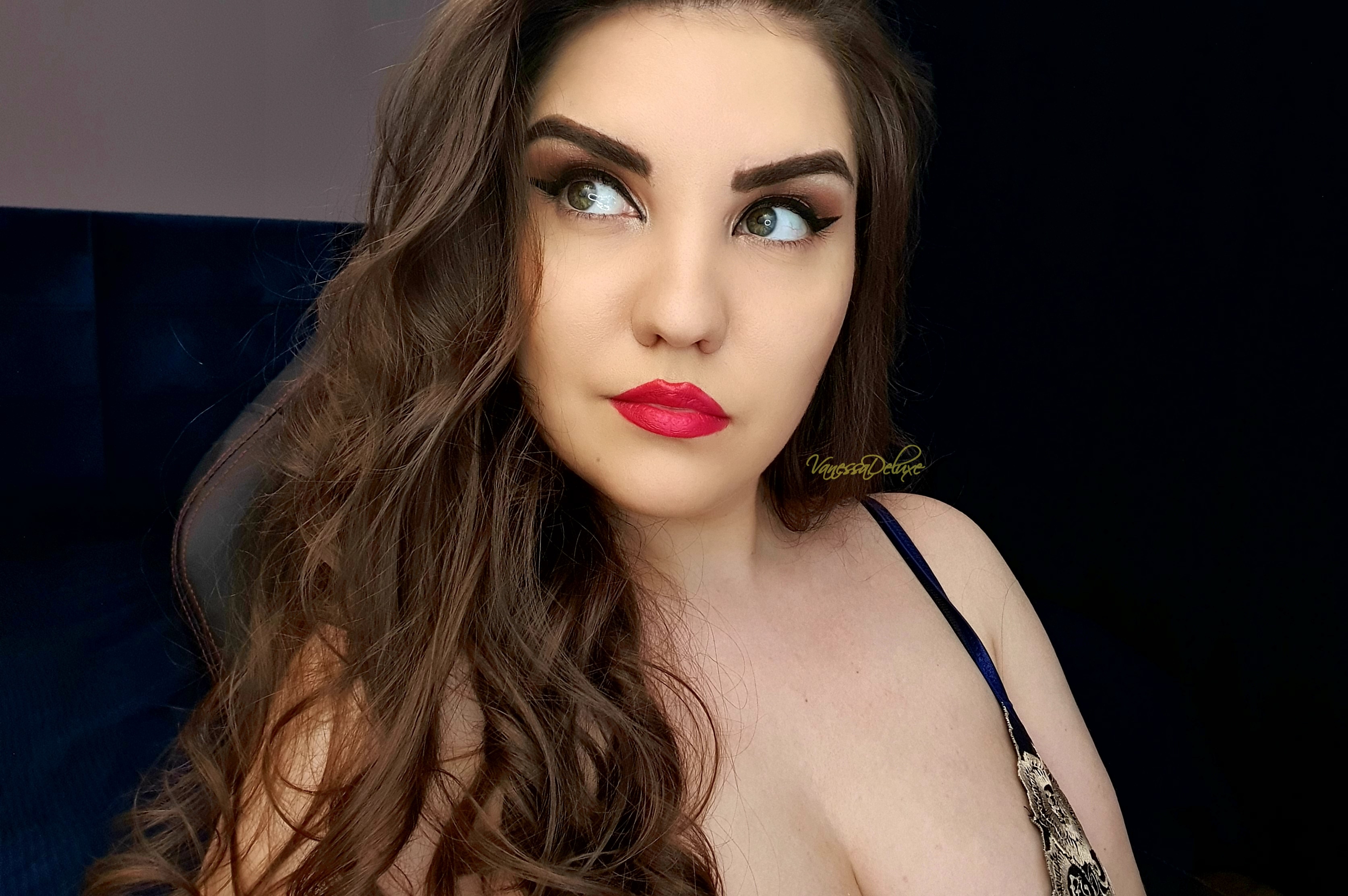 Taste The Deluxe Experience. Deluxe Findomme. Greedy Empress. Expensive. Serve me. | Scrolller