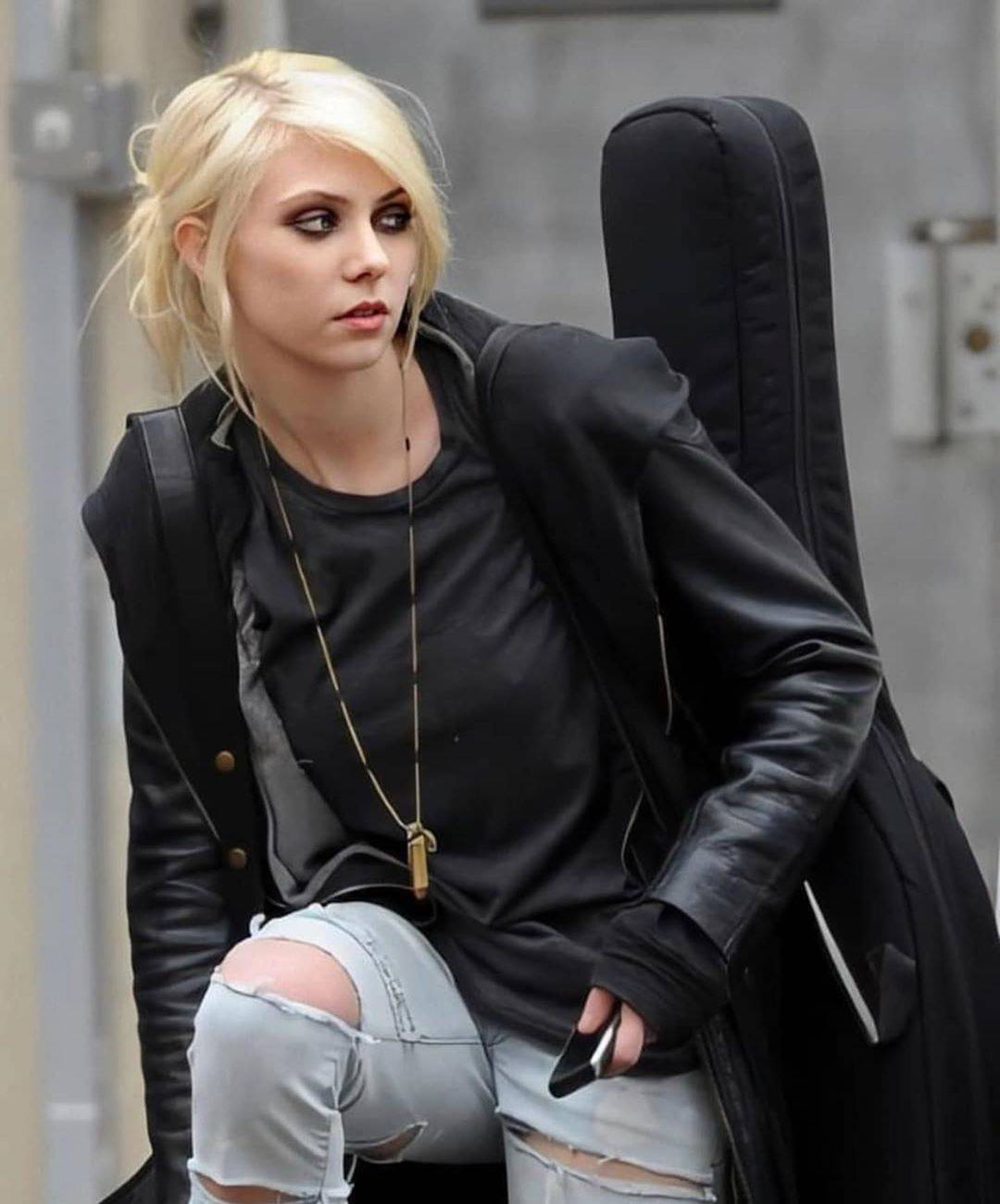 Taylor Momsen | Scrolller