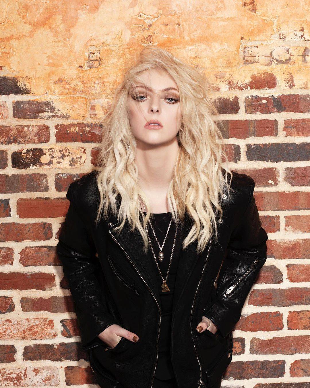 Taylor Momsen | Scrolller