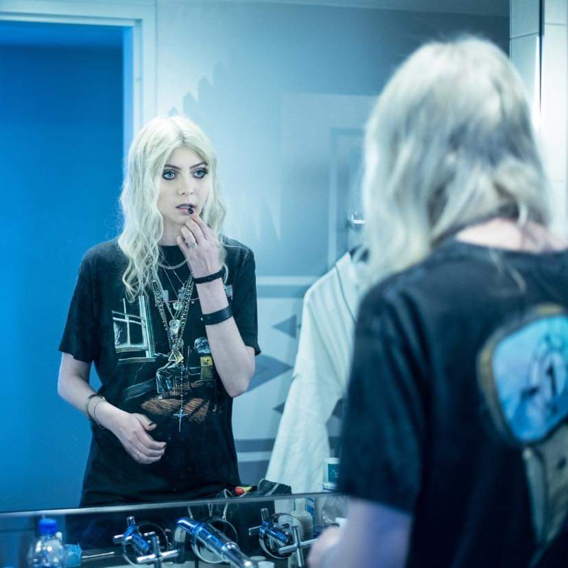 Taylor Momsen | Scrolller