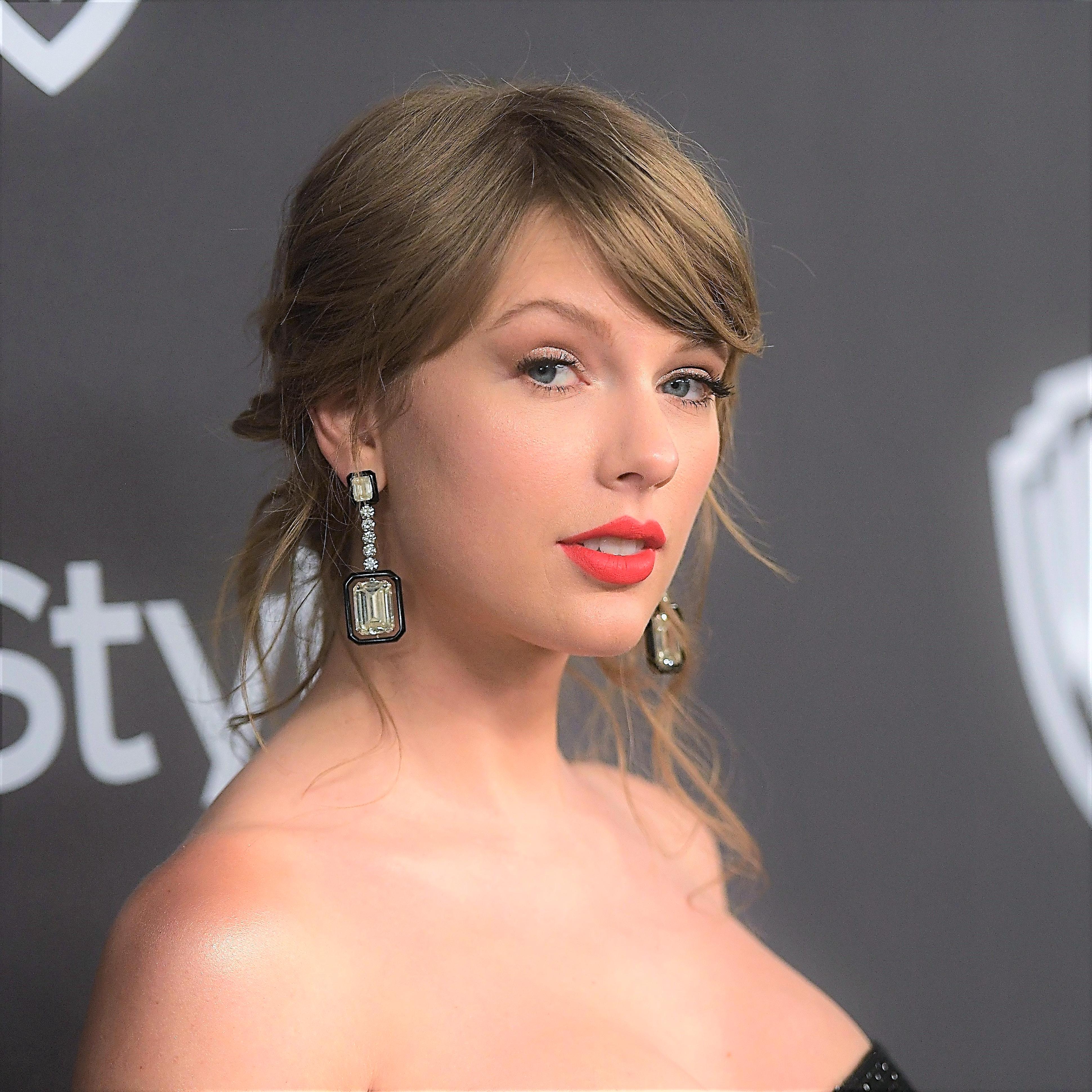 Taylor Swift | Scrolller