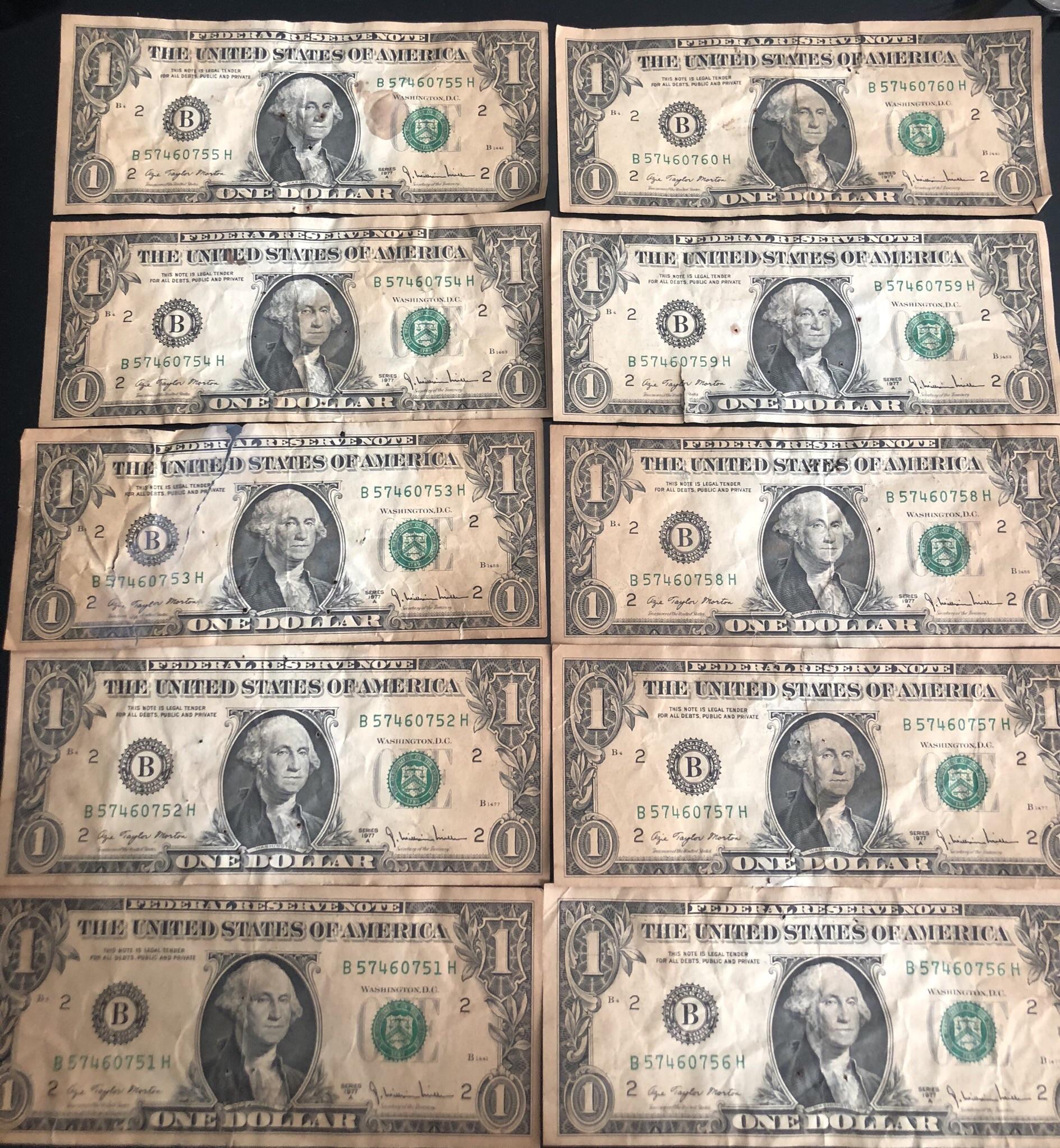 Ten 1977 serial # sequential $1 bills. | Scrolller