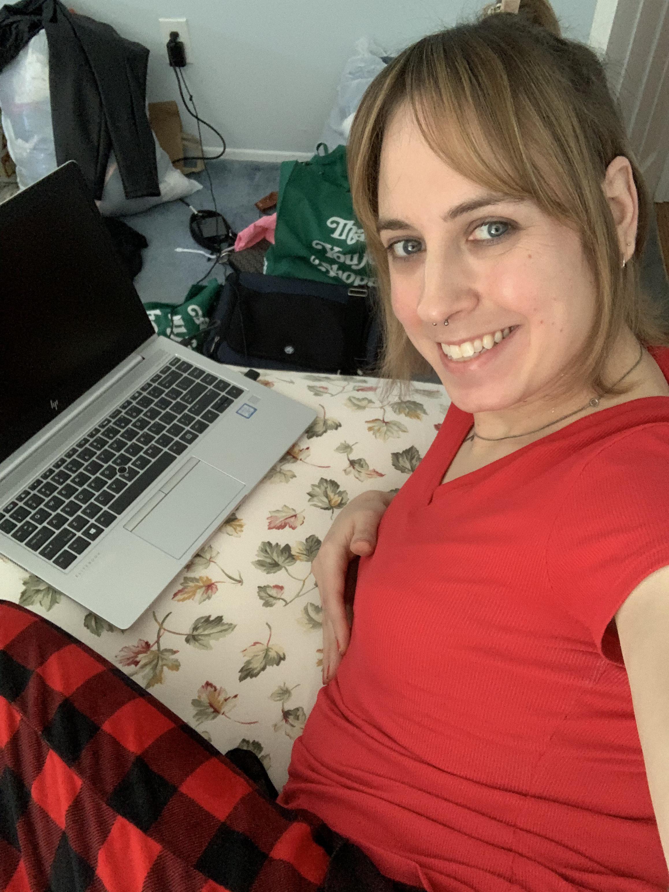 Tgirl doing computer work from home job :3 | Scrolller