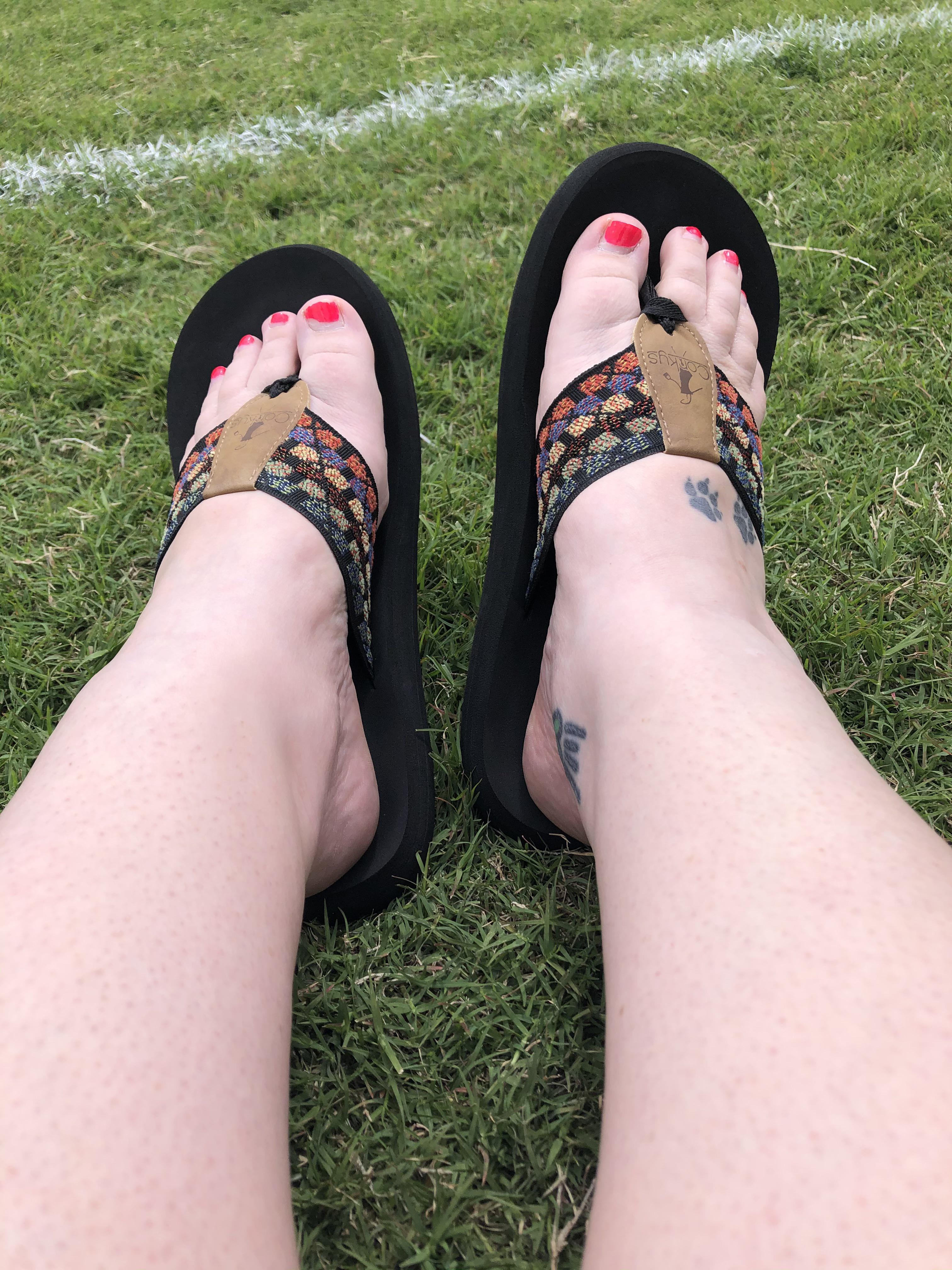 Thank god for flip flop weather! | Scrolller
