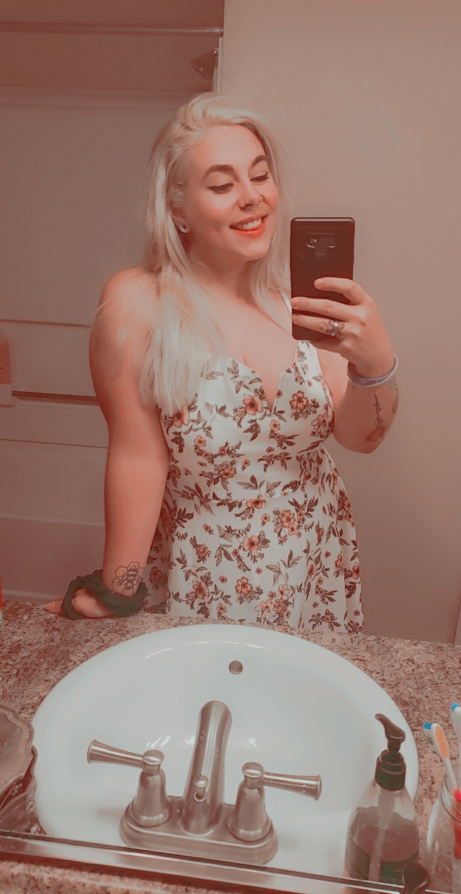 Thank goodness its friday!! Hope everyone else is having a good day☺ | Scrolller