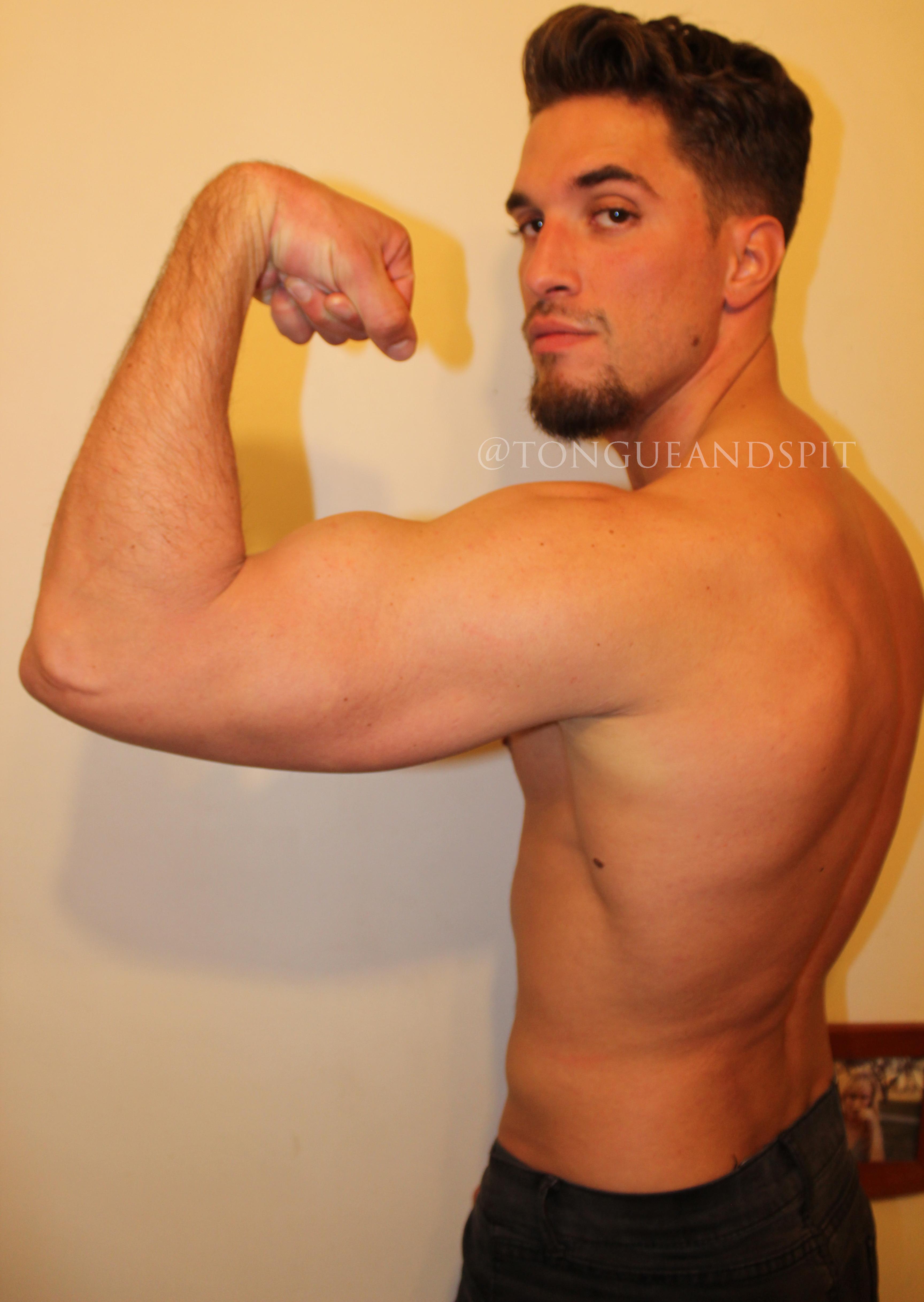 That Emoji Arm | Scrolller