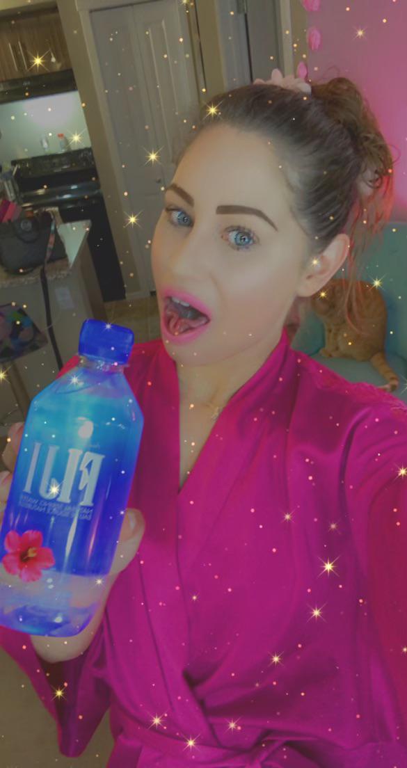 Twisted tongue | Scrolller