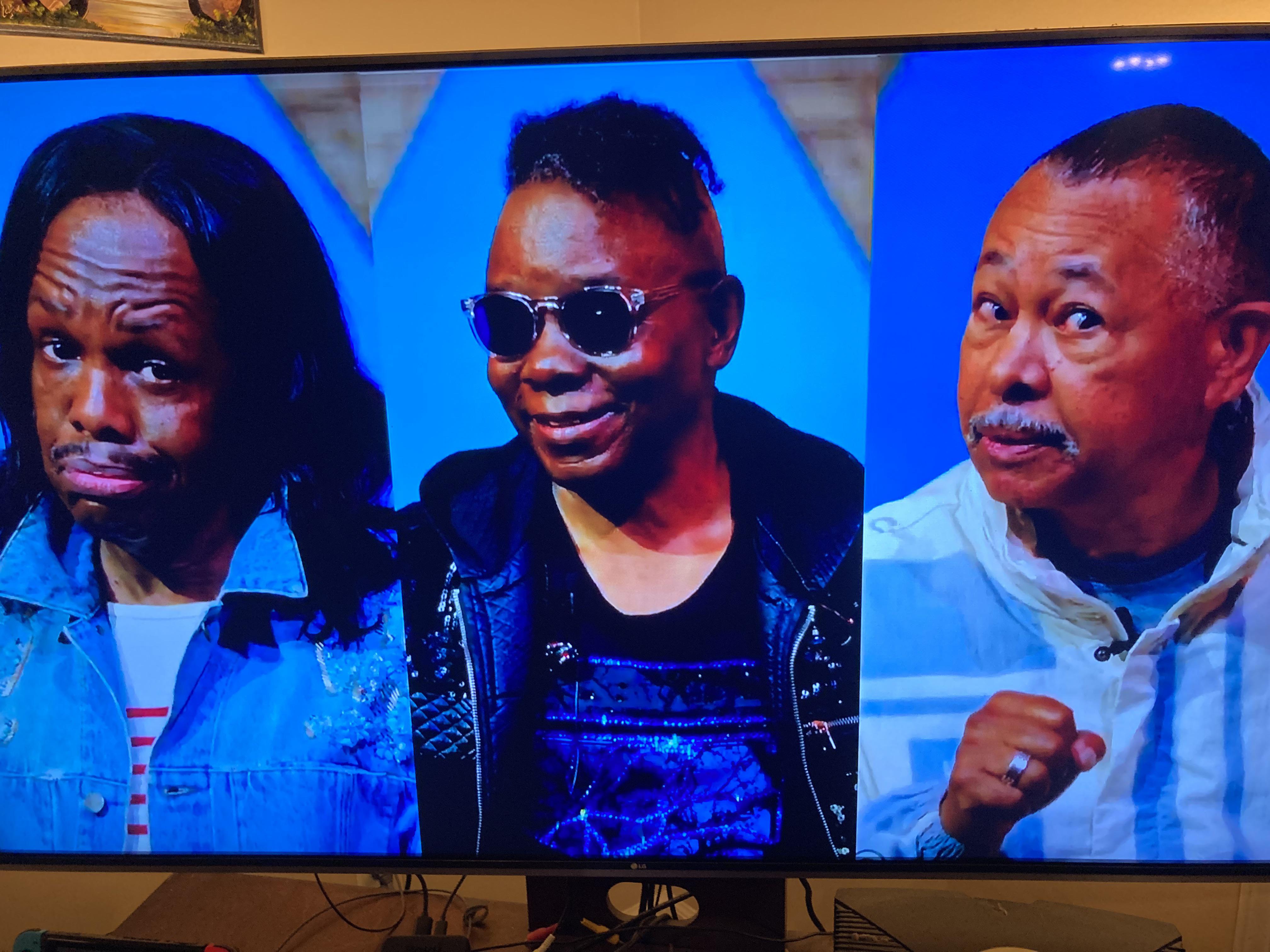 The bass player from EWF had me in stitches during the pregame (guy on the left). | Scrolller