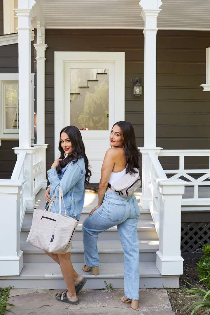 The Bella Twins | Scrolller