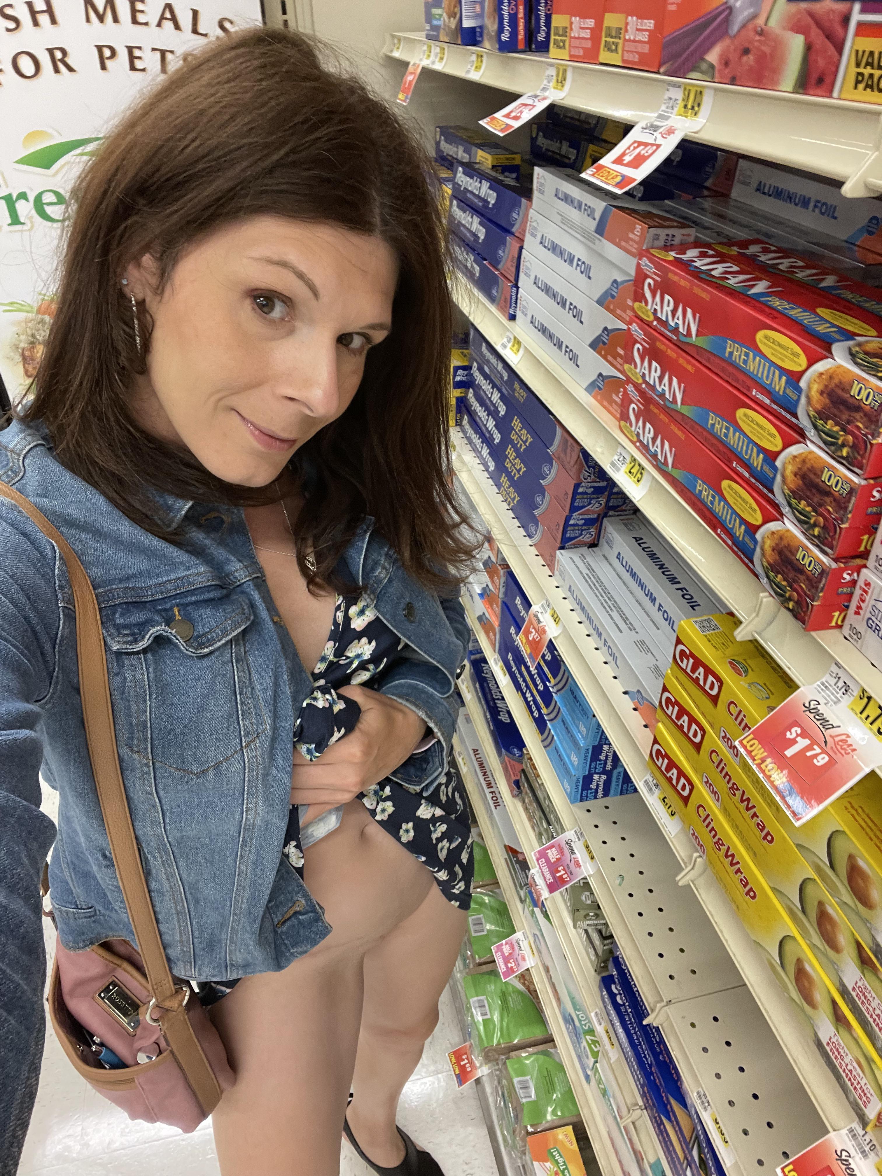 A Quick Flash At The Grocery Store Makes Every Trip So Much More Enjoyable 39f Scrolller