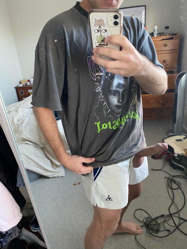 The boy who loves to flash his massive knob | Scrolller