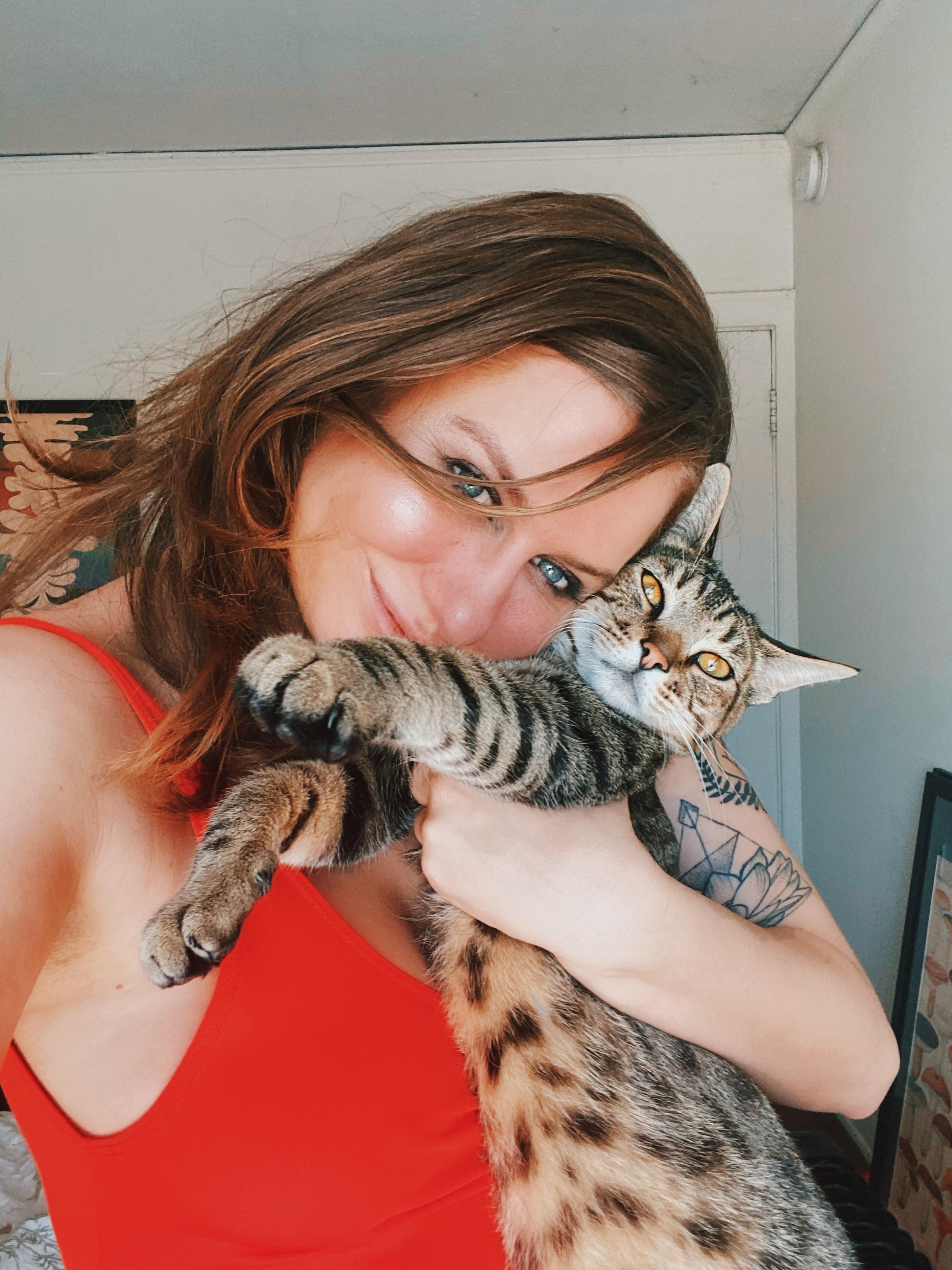 The cat lady next door | Scrolller