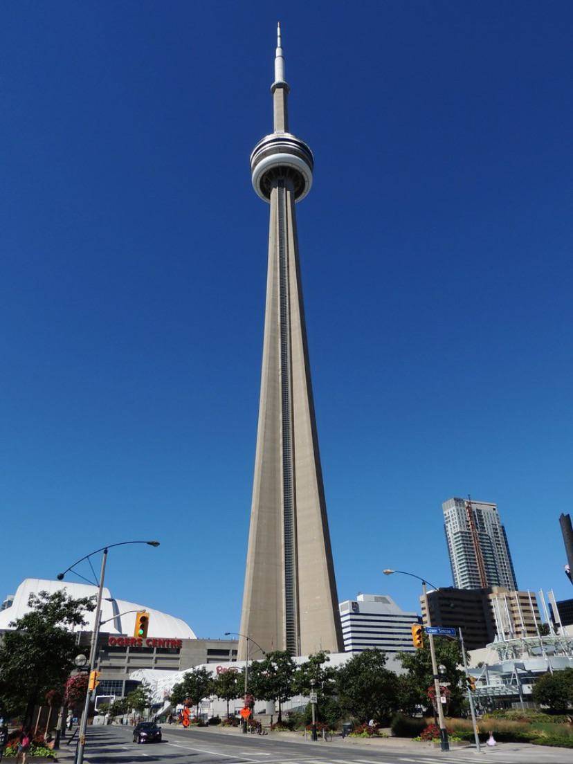 The CN tower in Toronto | Scrolller