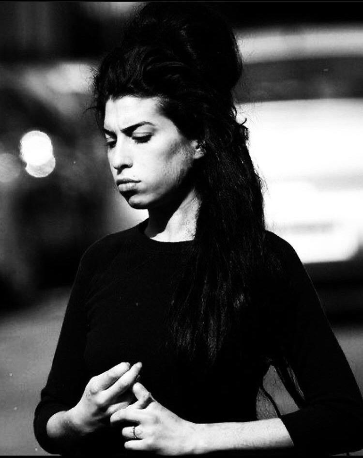 The dark covers me | Scrolller