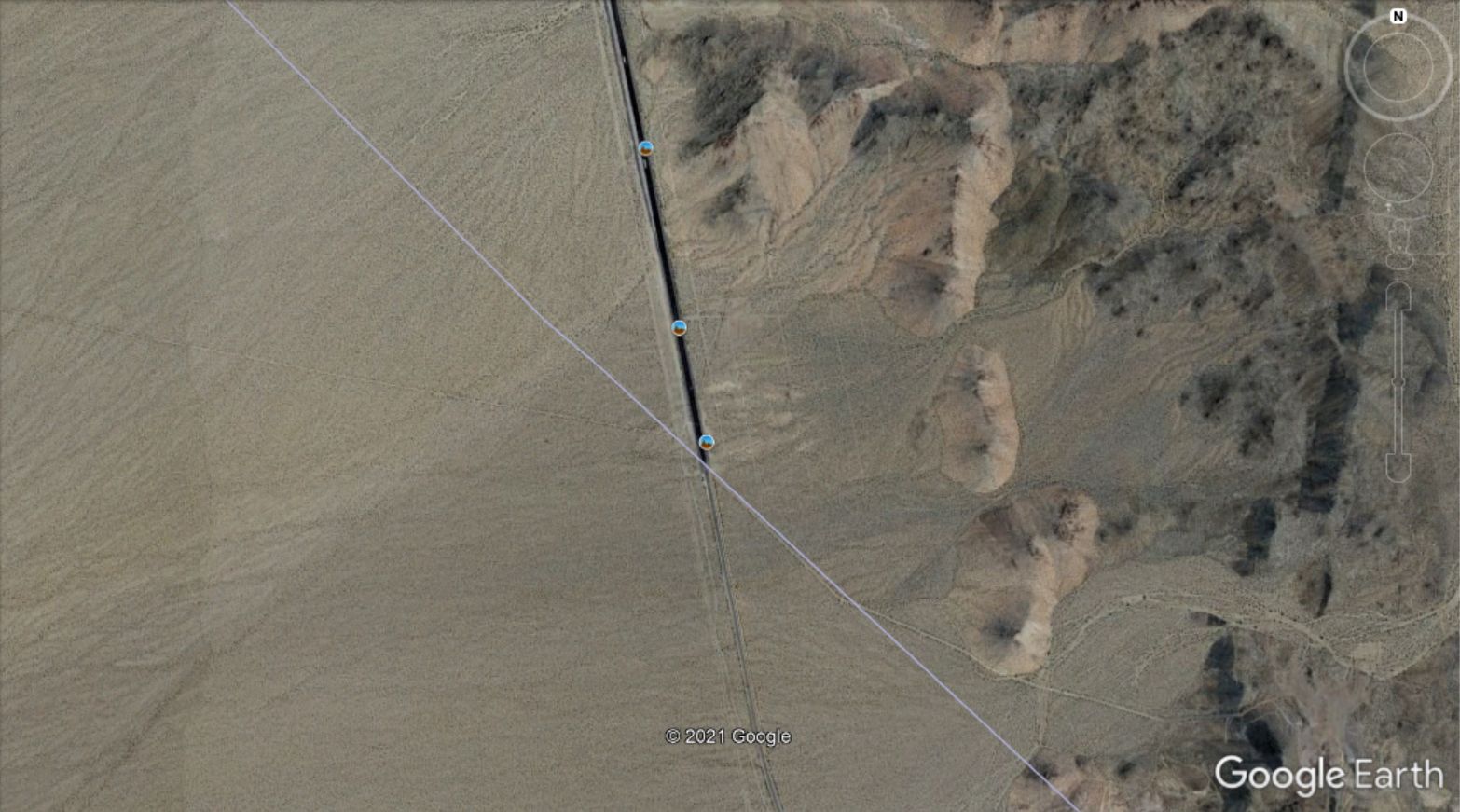 The difference between Nevada roads (top) and California roads (bottom) | Scrolller