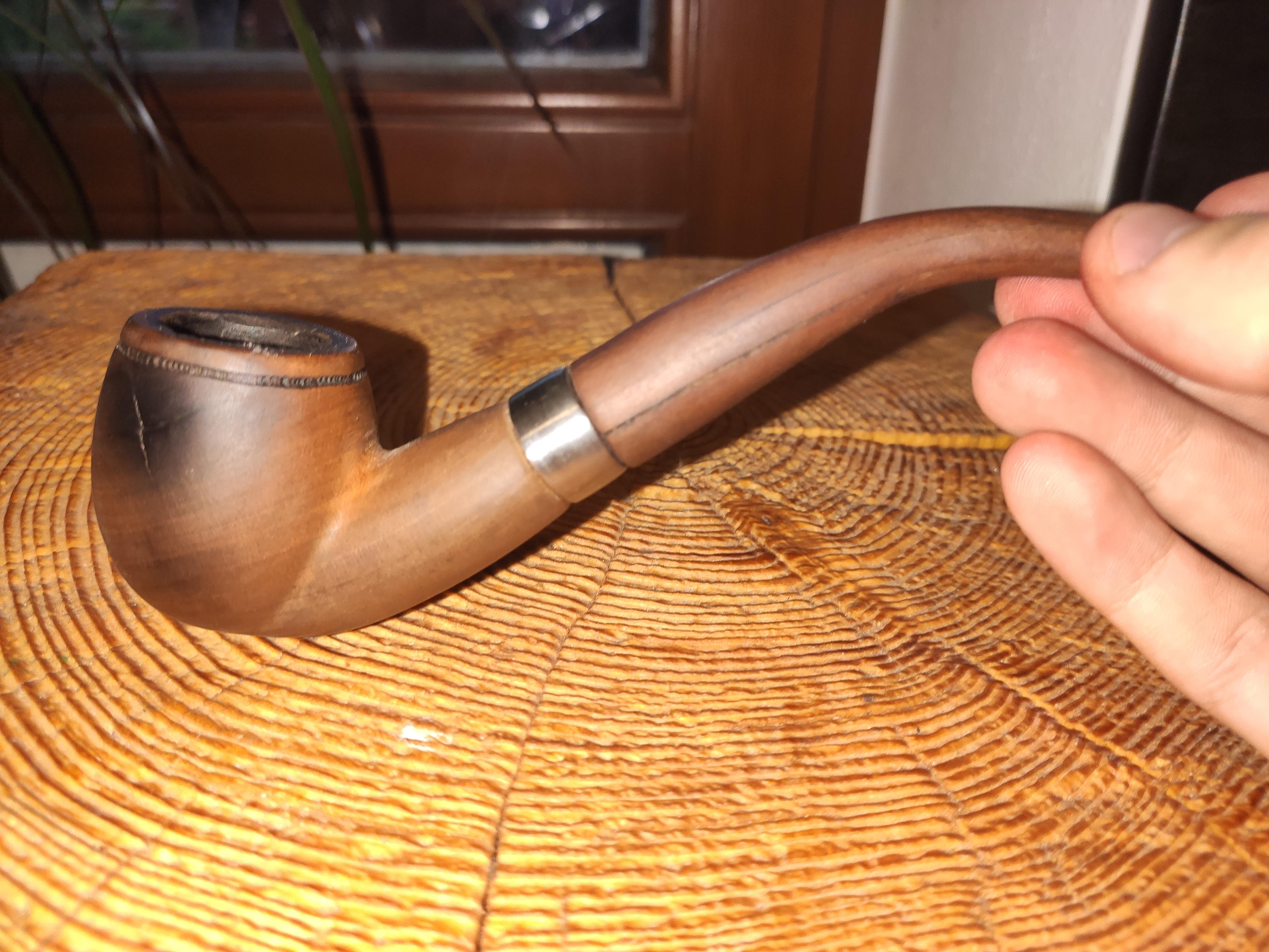The first pipe i made from apple and plum. Unfortunately burned her cuz i didn't know, how to ...