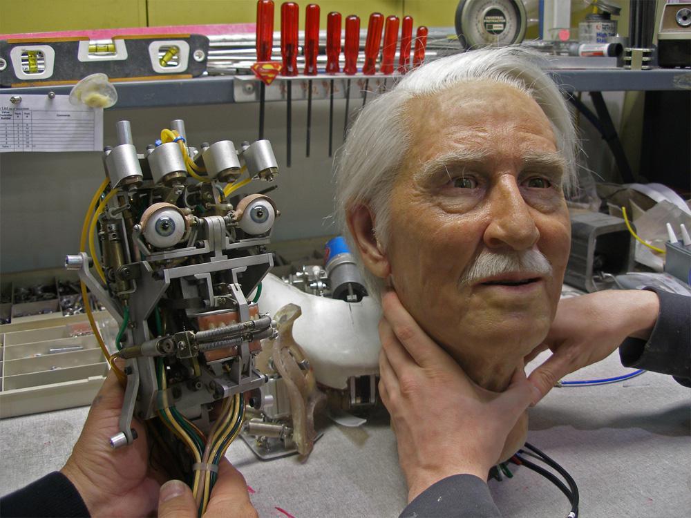 The inside of an animatronic vs. The outside | Scrolller