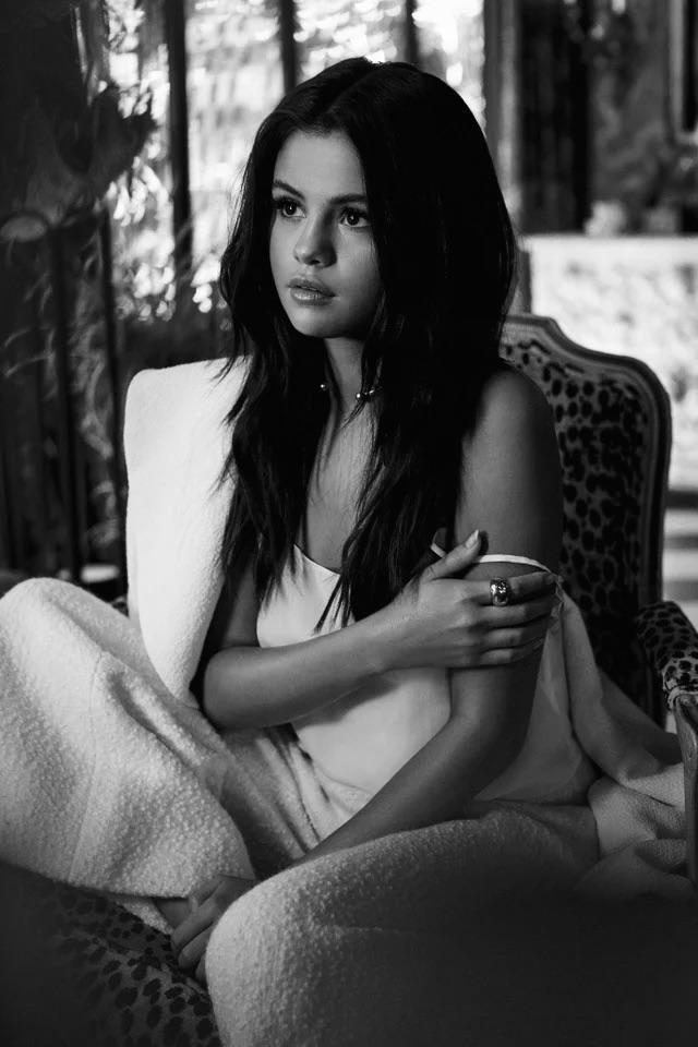 The iPhone wallpaper | Scrolller