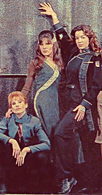 The ladies of B5 | Scrolller