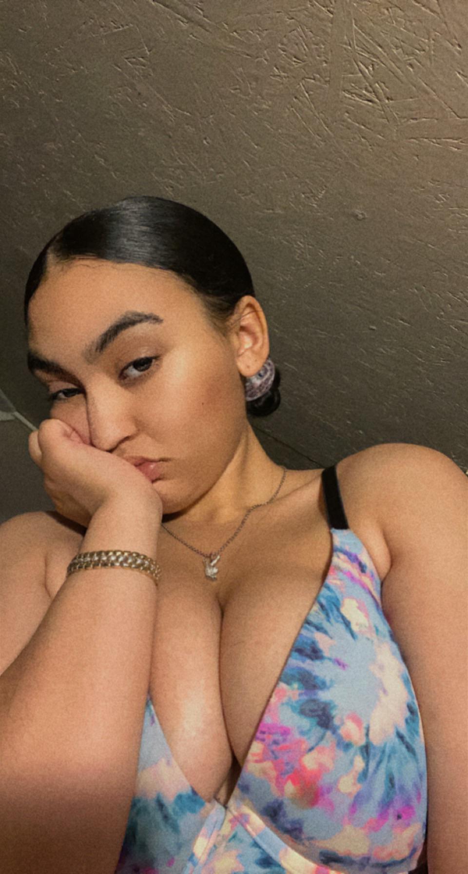 The only way you can finally speak to a real woman is if you submit , be a good boy. Kik ...