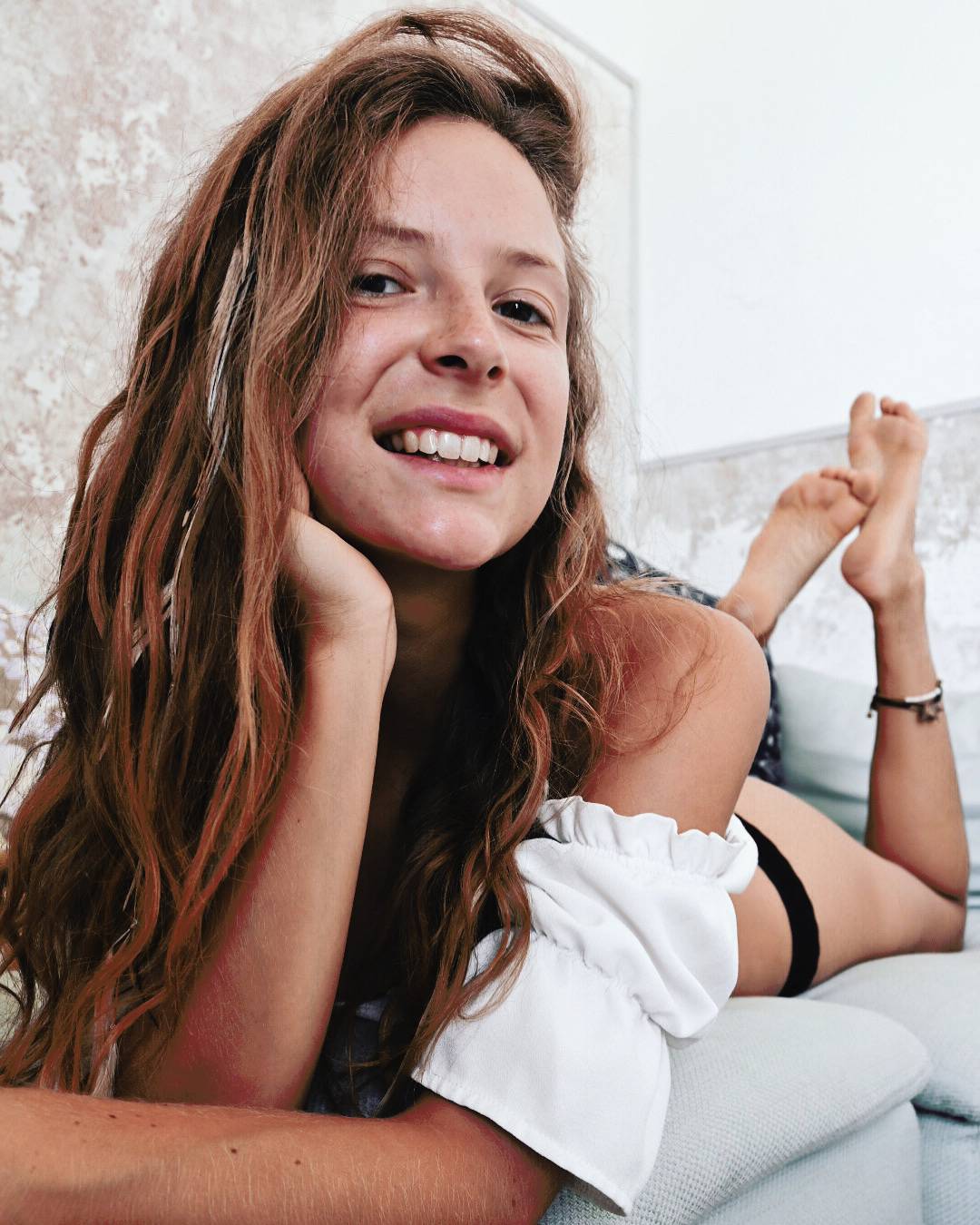 The pose | Scrolller