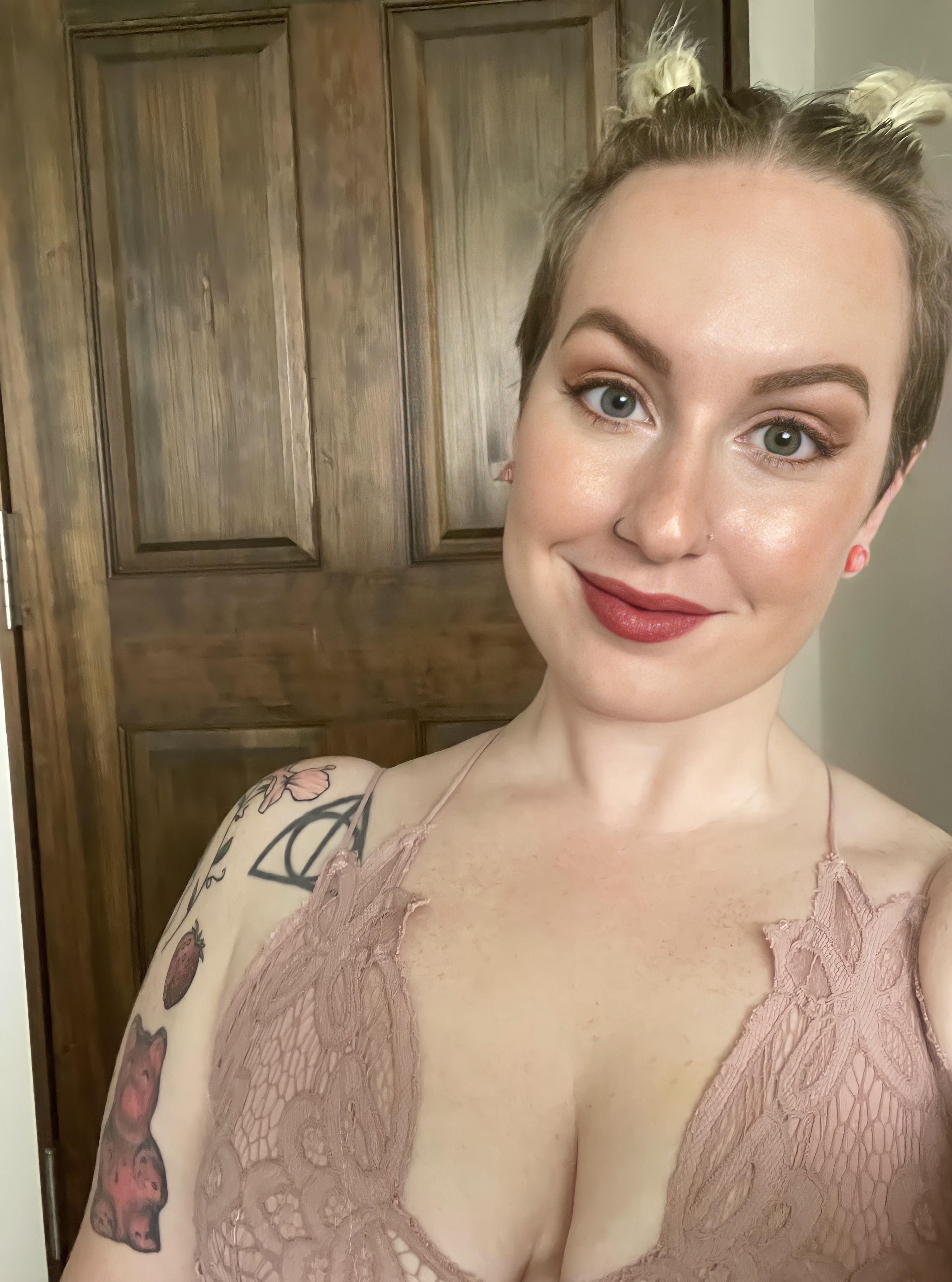 The tiniest space buns | Scrolller