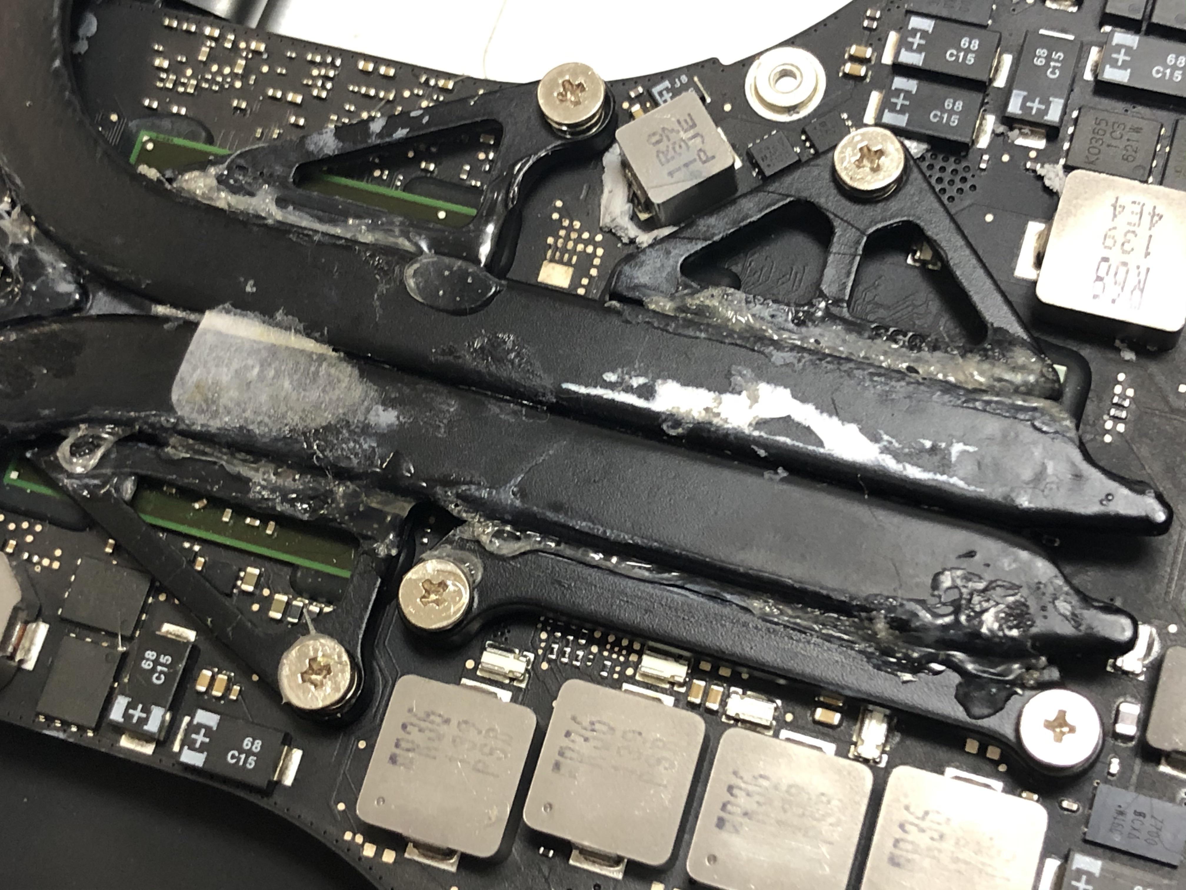 Thermal paste, hot glue... It’s all the same, right? | Scrolller