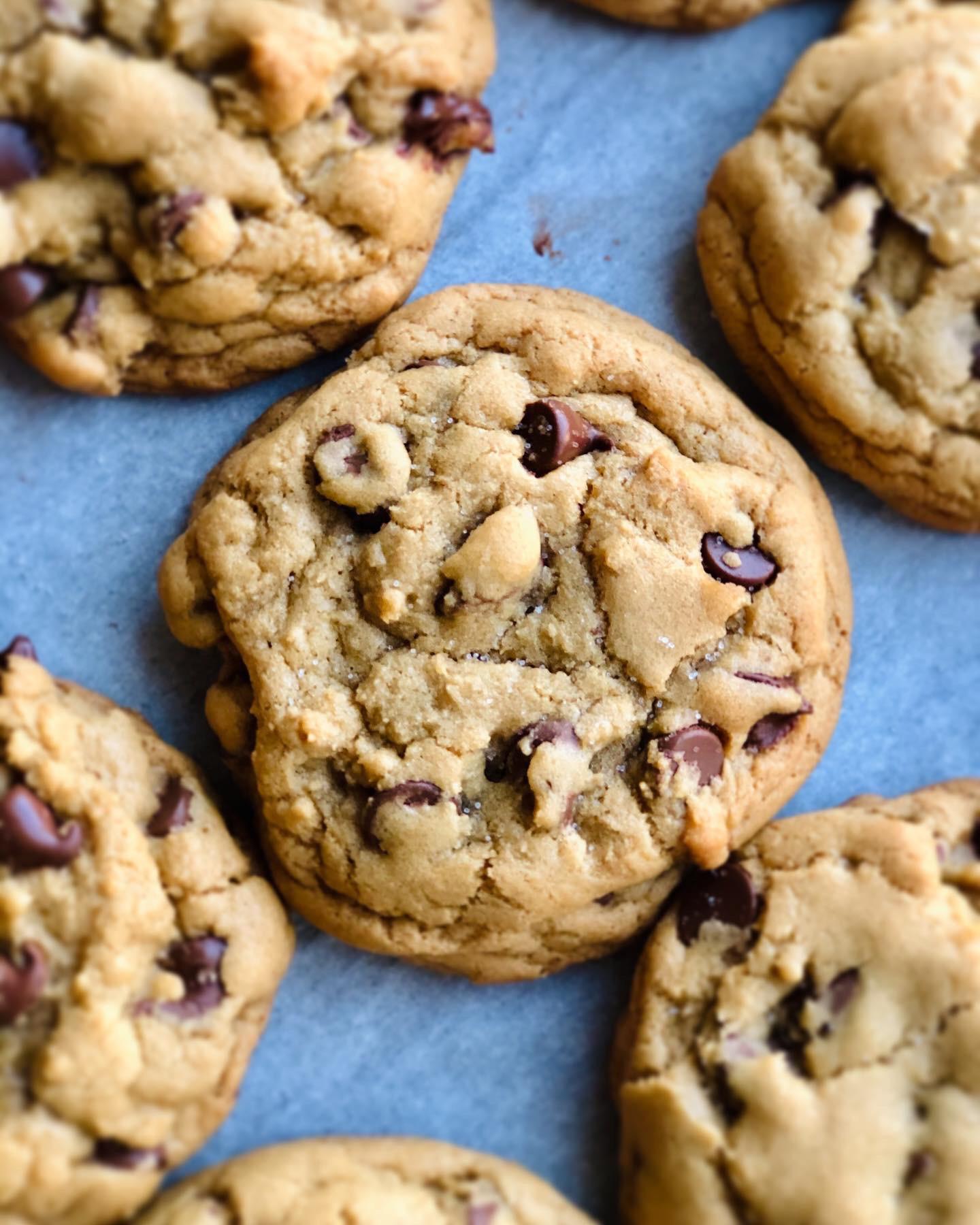 these thicc chocolate chip cookies | Scrolller