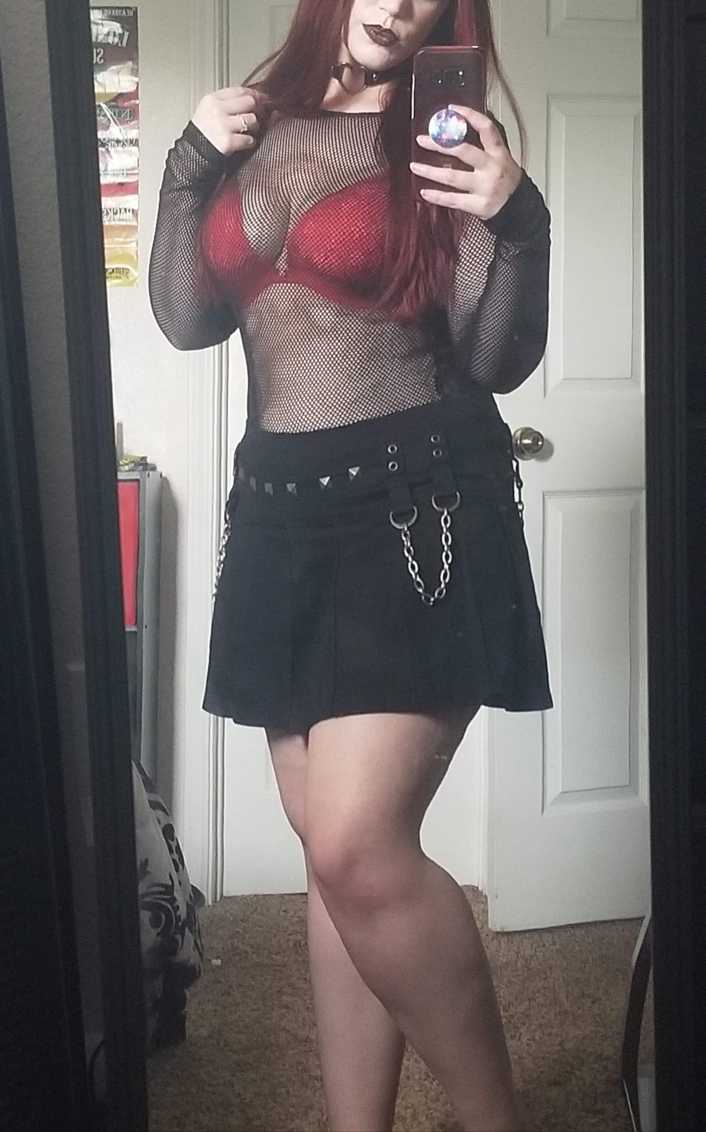 Thicc emo girls anyone? | Scrolller